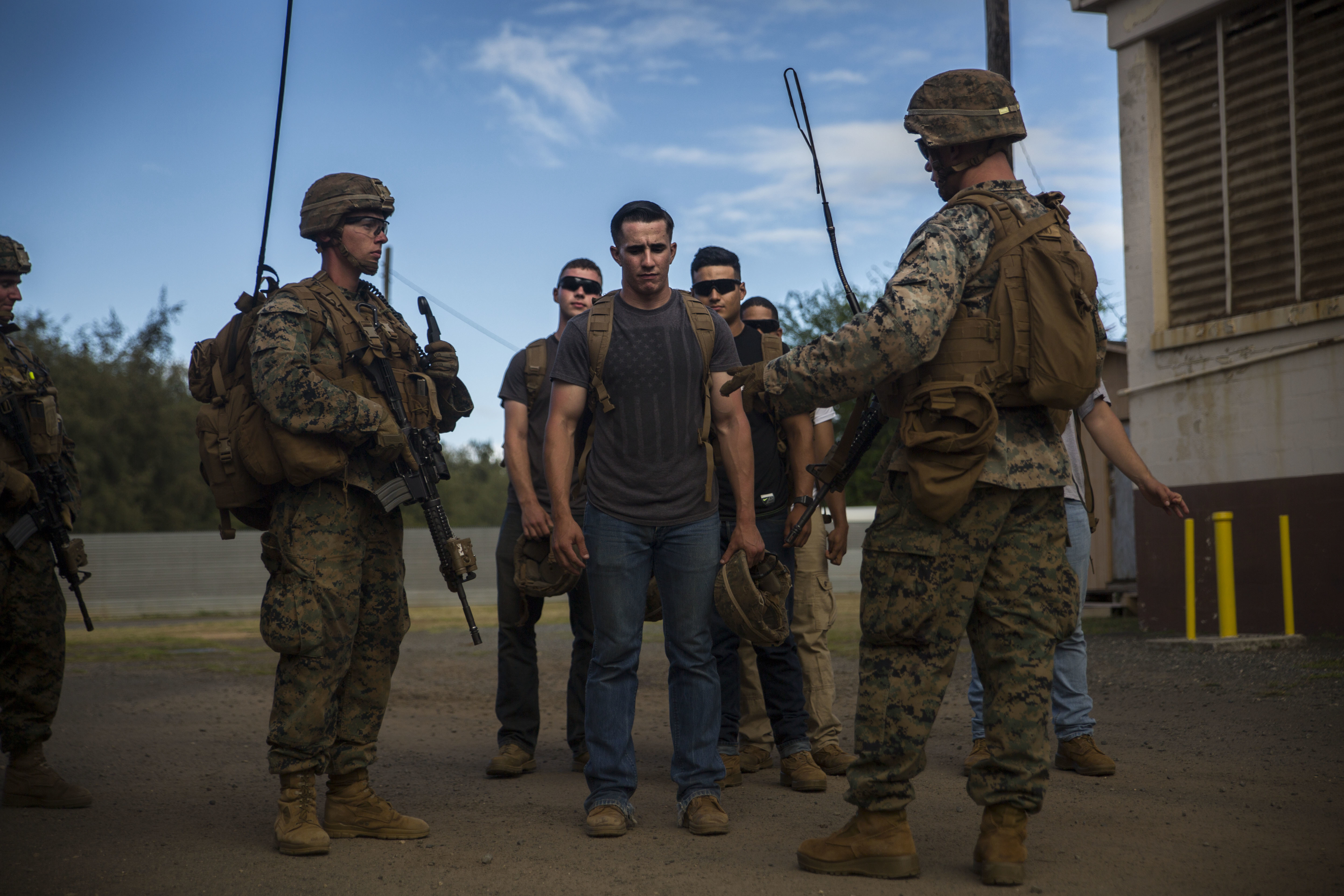 Mission readiness: Hawaii Marines simulate NEO over Oahu > Marine Corps ...