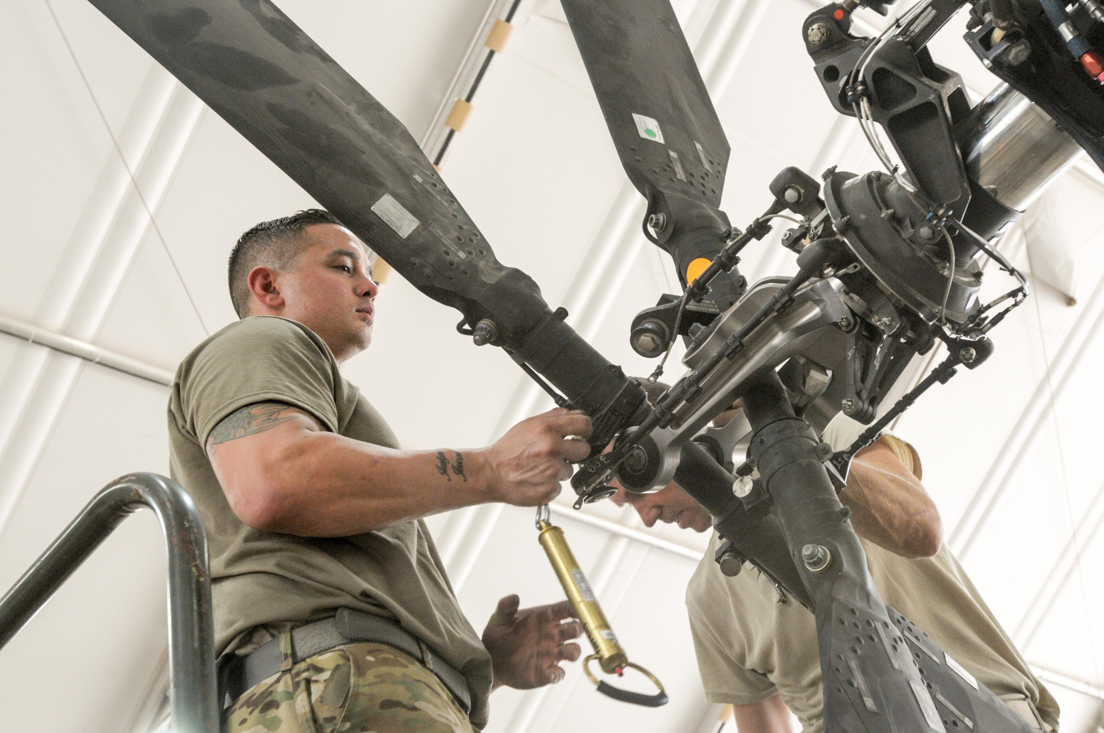 National Guard Soldiers lead the way with AH-64E phase maintenance > U ...