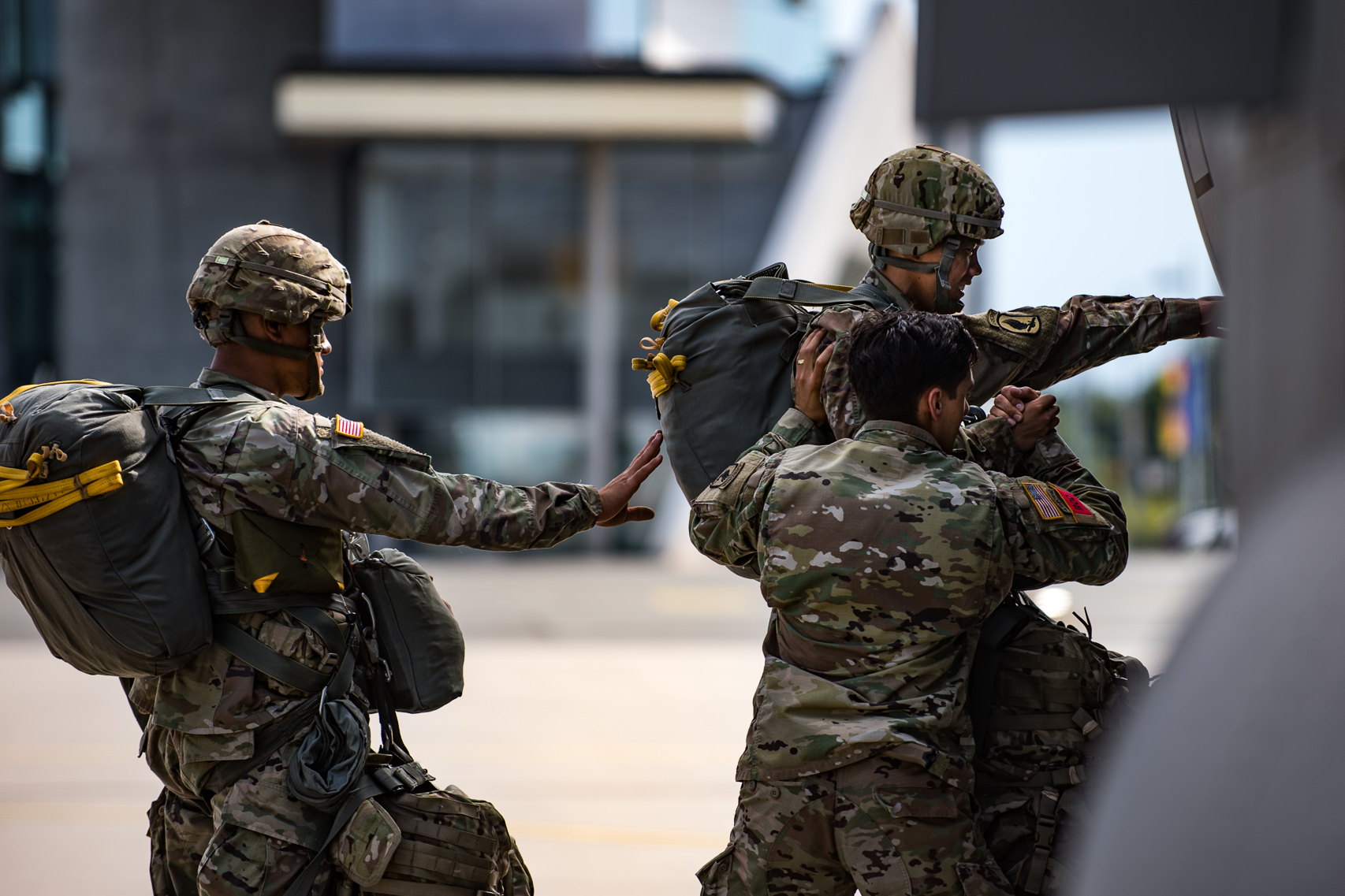 37th AS drops 173rd IBCT Airborne troops > U.S. Air Forces in Europe ...