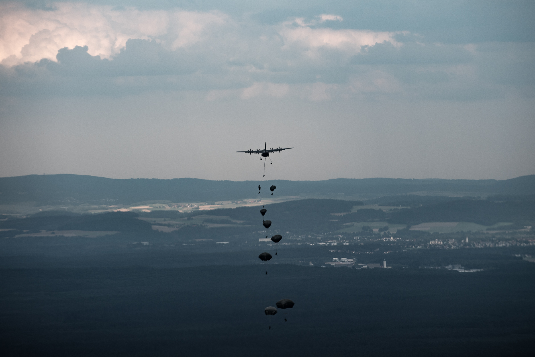 37th AS drops 173rd IBCT Airborne troops > U.S. Air Forces in Europe ...