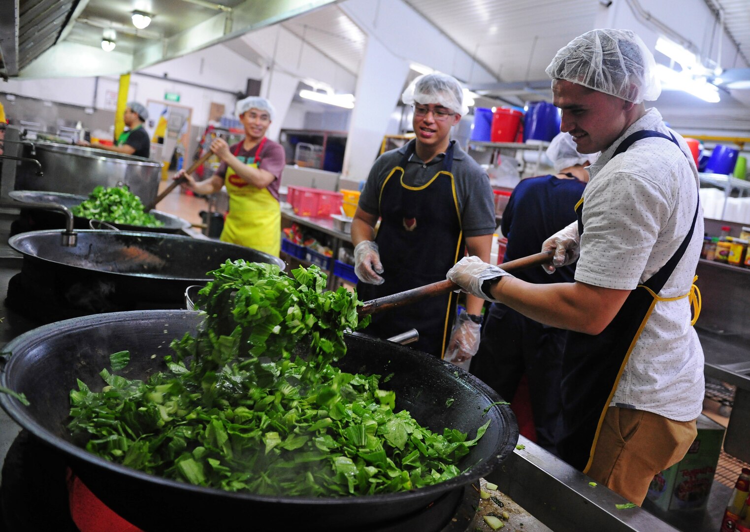 America Sailors, Marines Lend 'Willing Hearts' at Soup Kitchen > U.S ...
