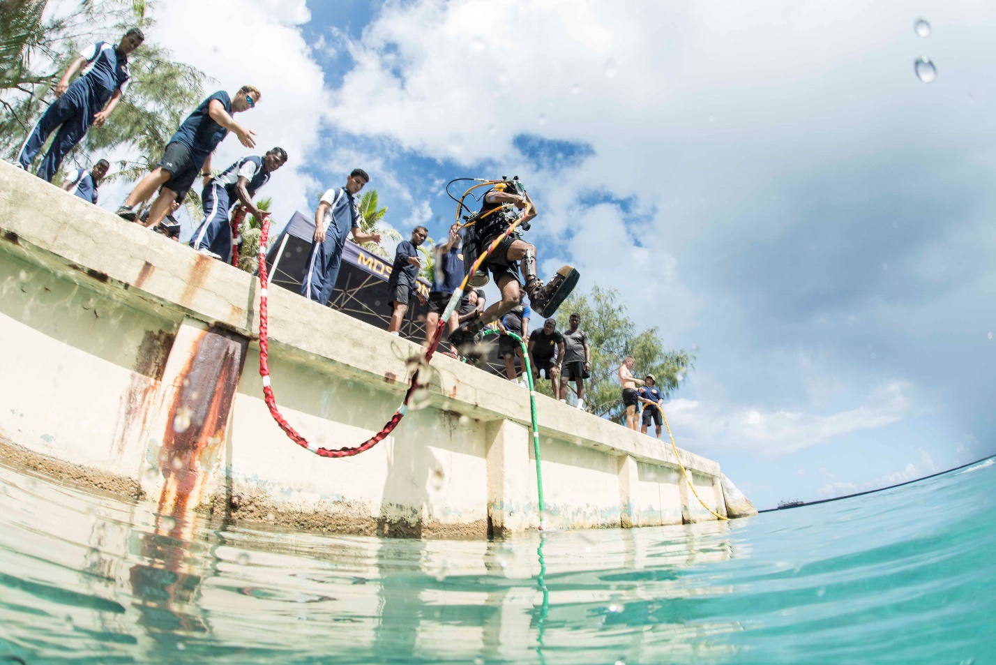 US, Sri Lanka Navy Divers Conclude Training in Guam > United States ...