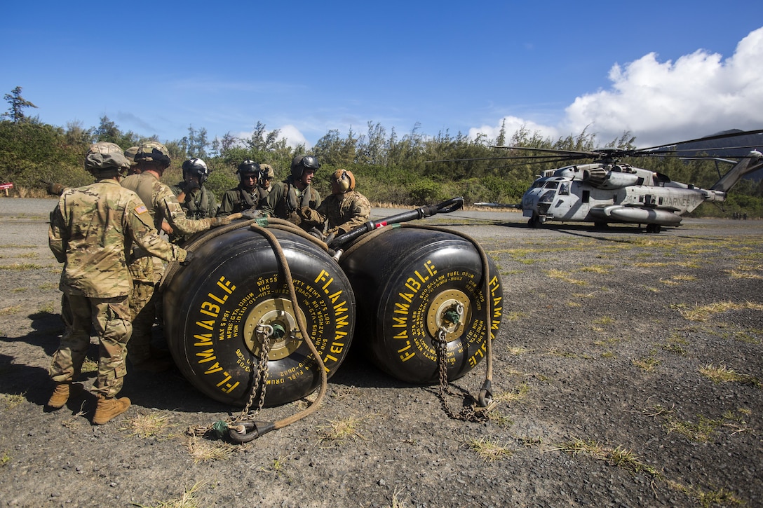 Pegasus conducts external lift with 25th ID