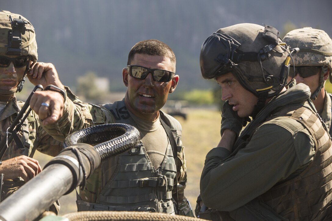 Pegasus conducts external lift with 25th ID