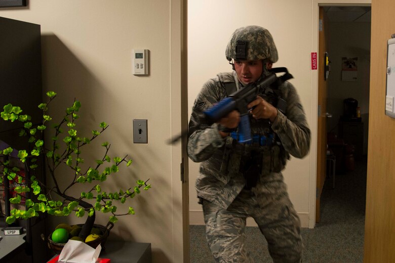 Security forces, medics conduct active shooter exercise > Scott Air ...