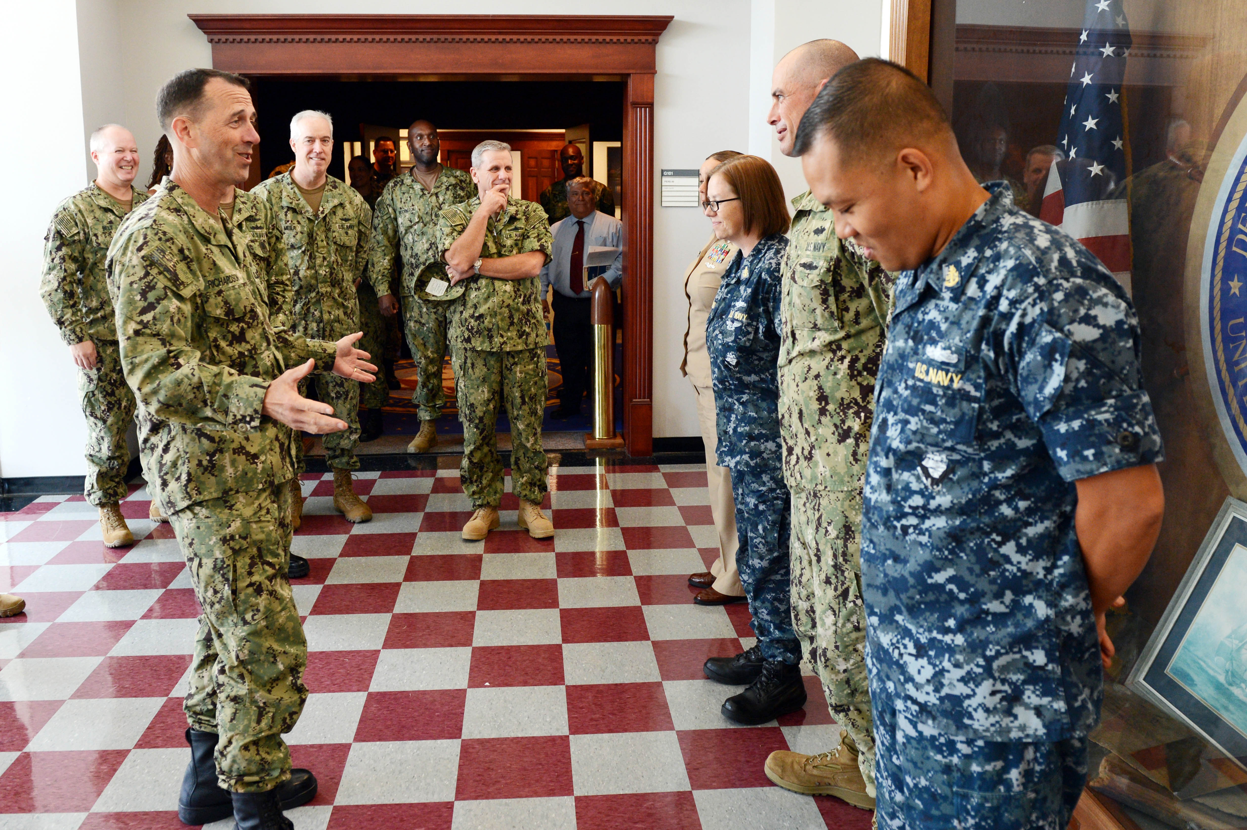 CNO Visits Personnel, Recruiting Commands > United States Navy ...