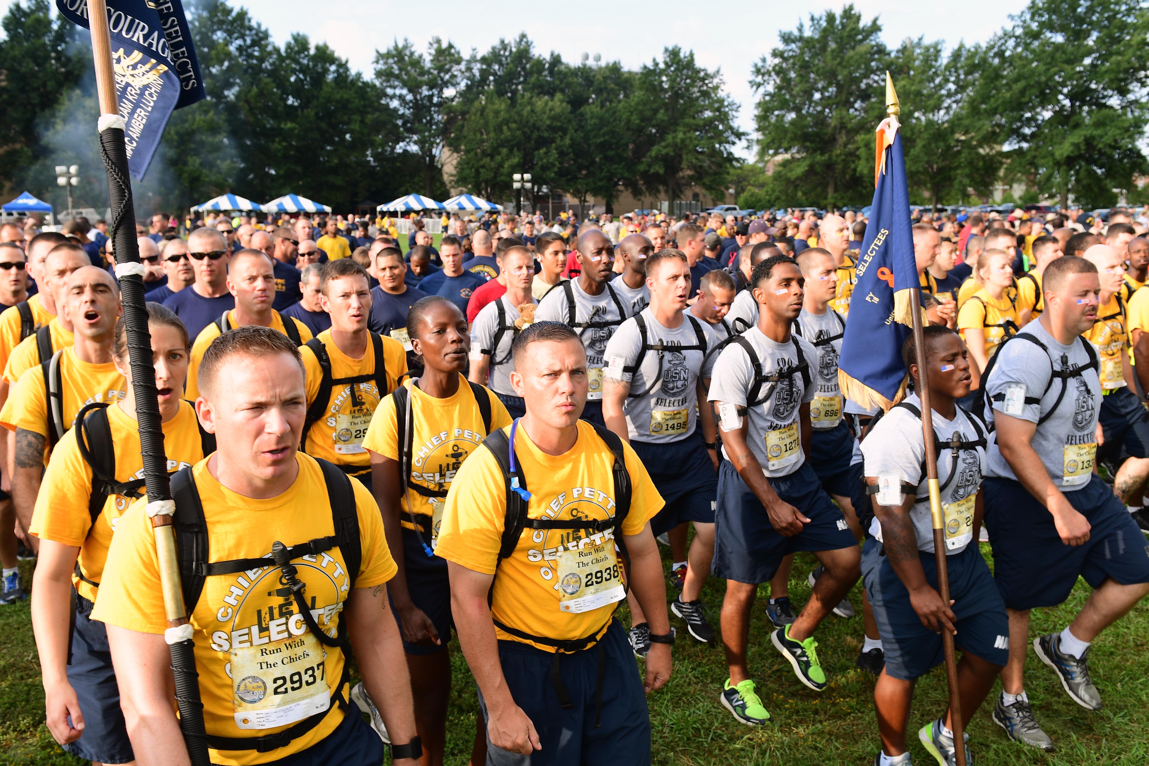Thousands Gather to Run with the Chiefs > United States Navy > News Display