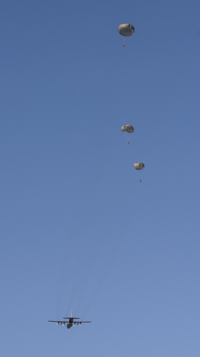 SERE performs static-line jump during incentive flight > Scott Air ...