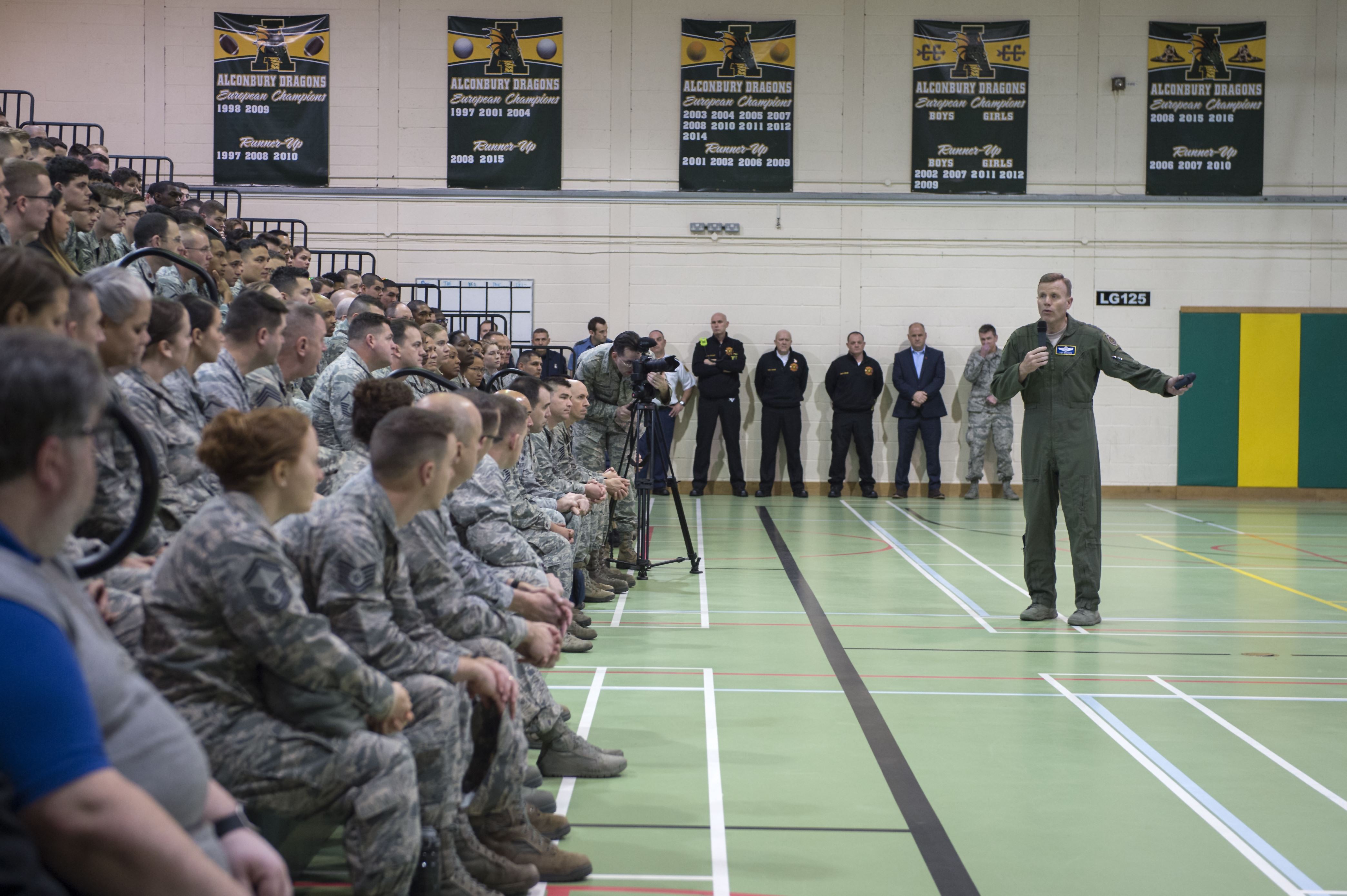 Gen. Wolters visits RAF Alconbury