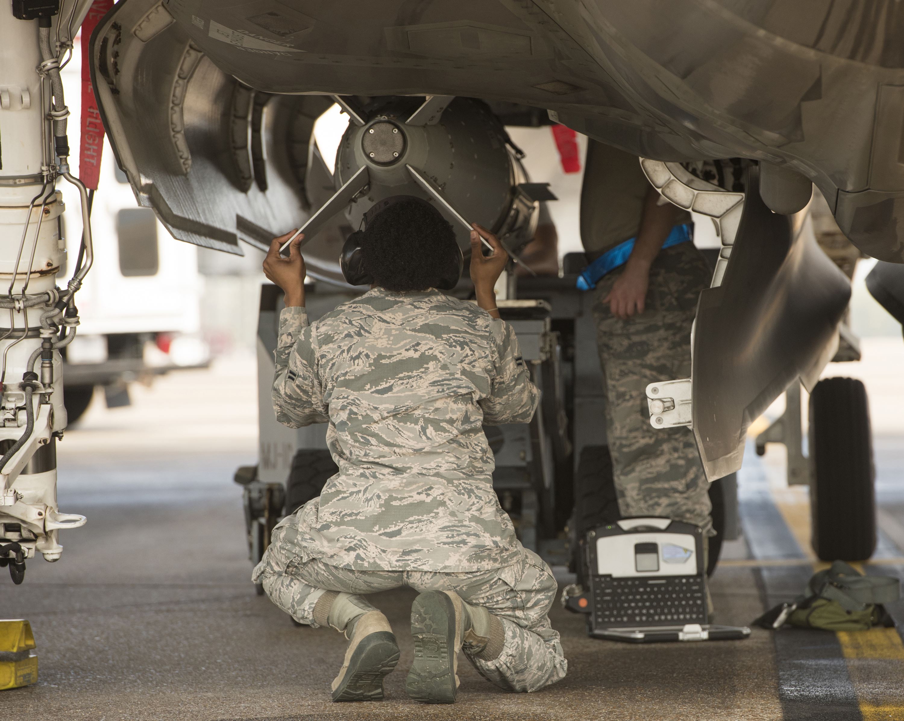 Fast and efficient weapons loaders