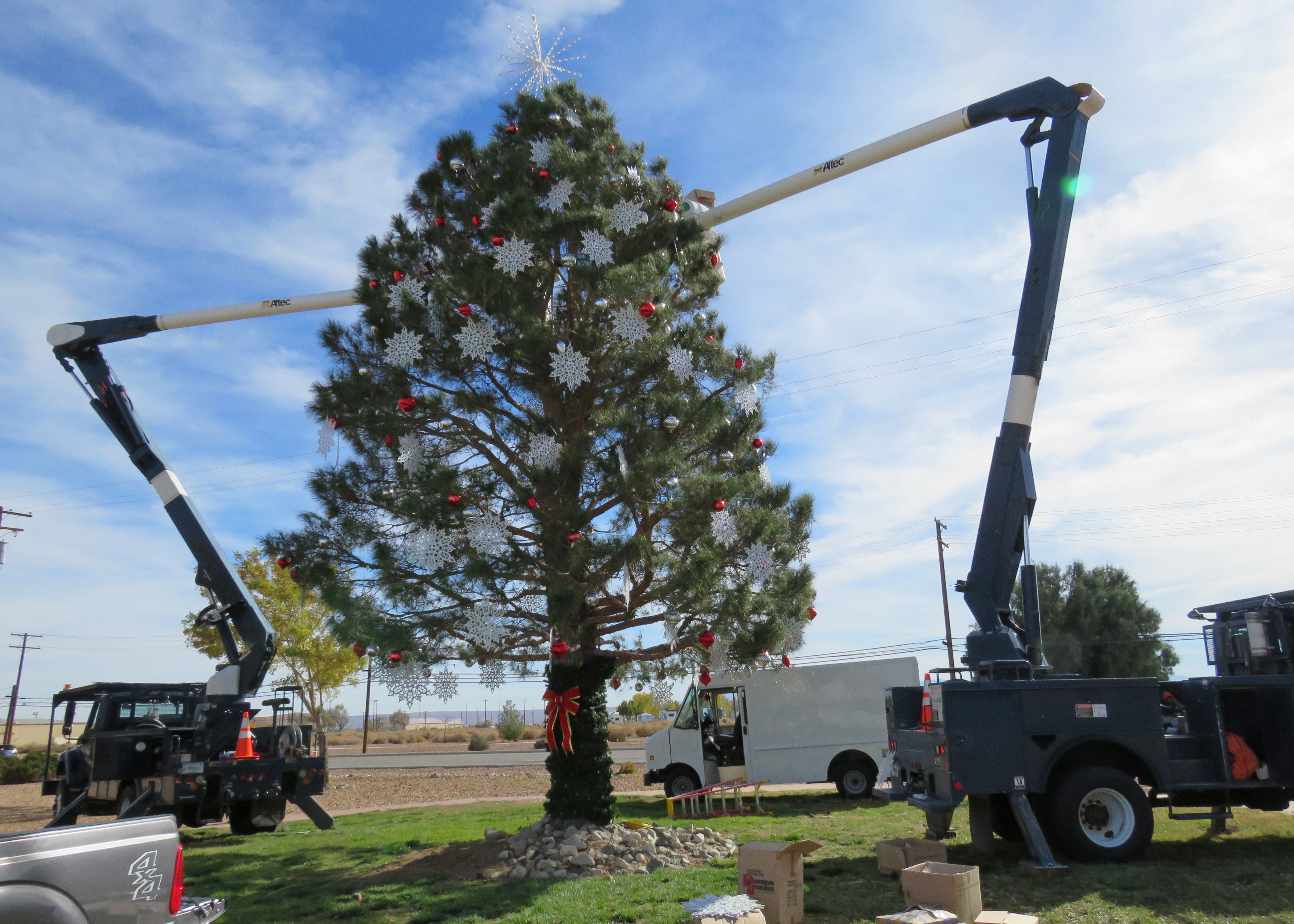 412th CES lights up Winterfest 2017 > Edwards Air Force Base > Article View