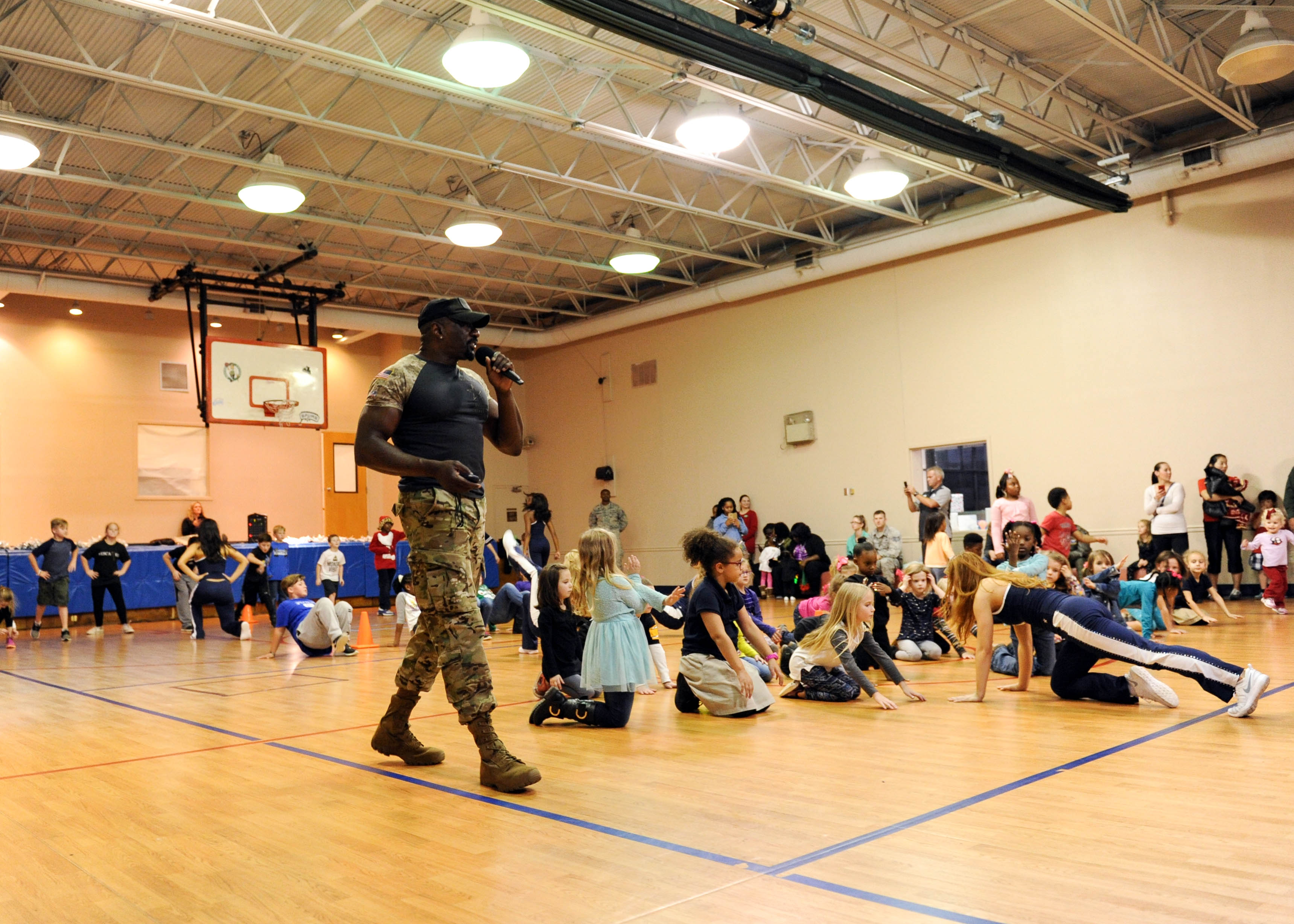 Dallas Cowboys Cheerleaders visit CAFB families during USO tour