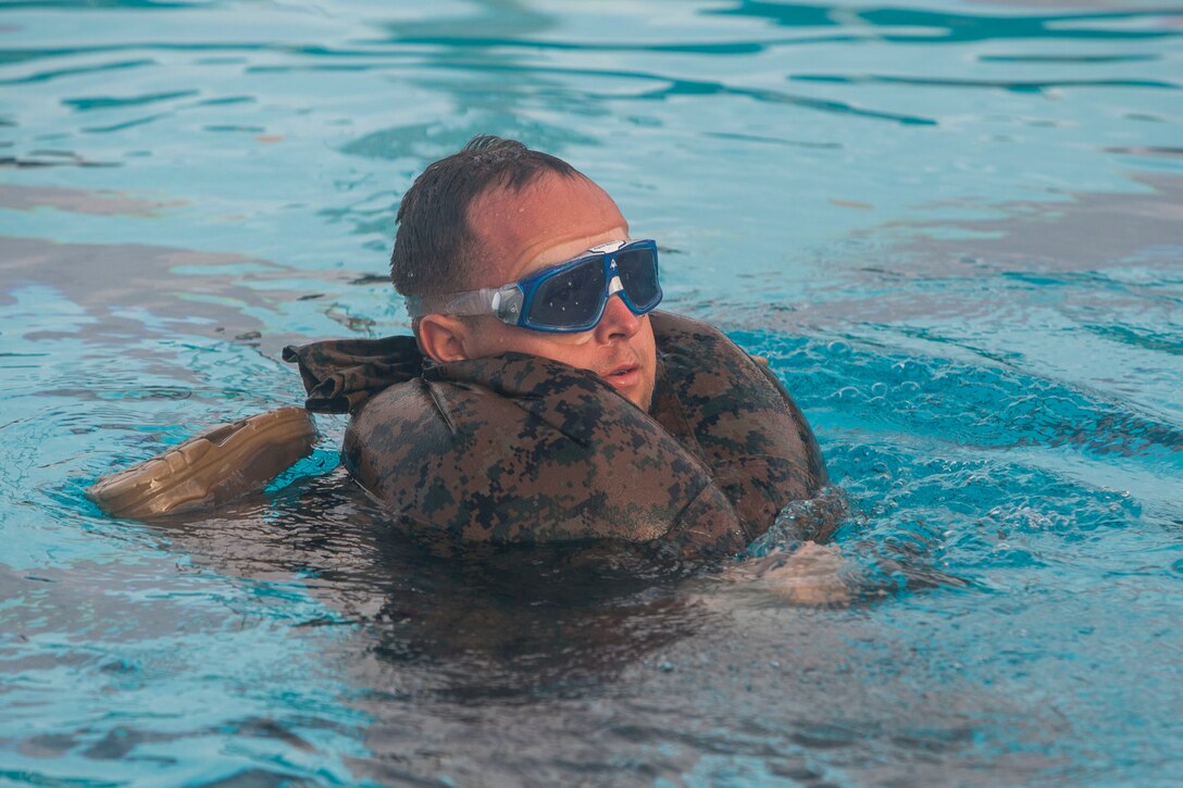 Amphibious Warriors: U.S. Marines go through MCIWS
