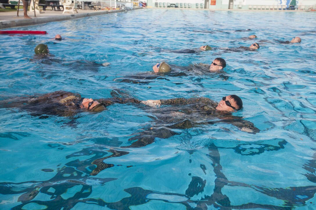 Amphibious Warriors: U.S. Marines go through MCIWS
