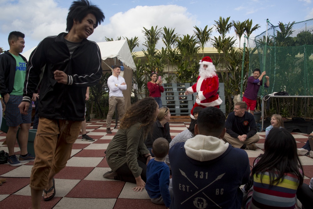 CLB-31 Marines and Sailors spread Christmas cheer to Okinawan children