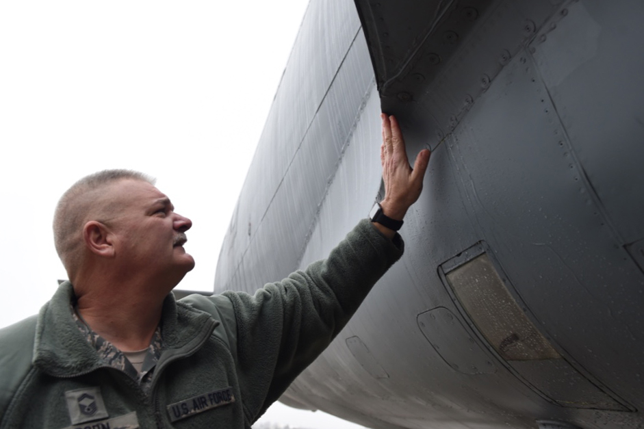 SMSgt Zorn receives Gen. Lew Allen Jr., Trophy award > Grissom Air ...