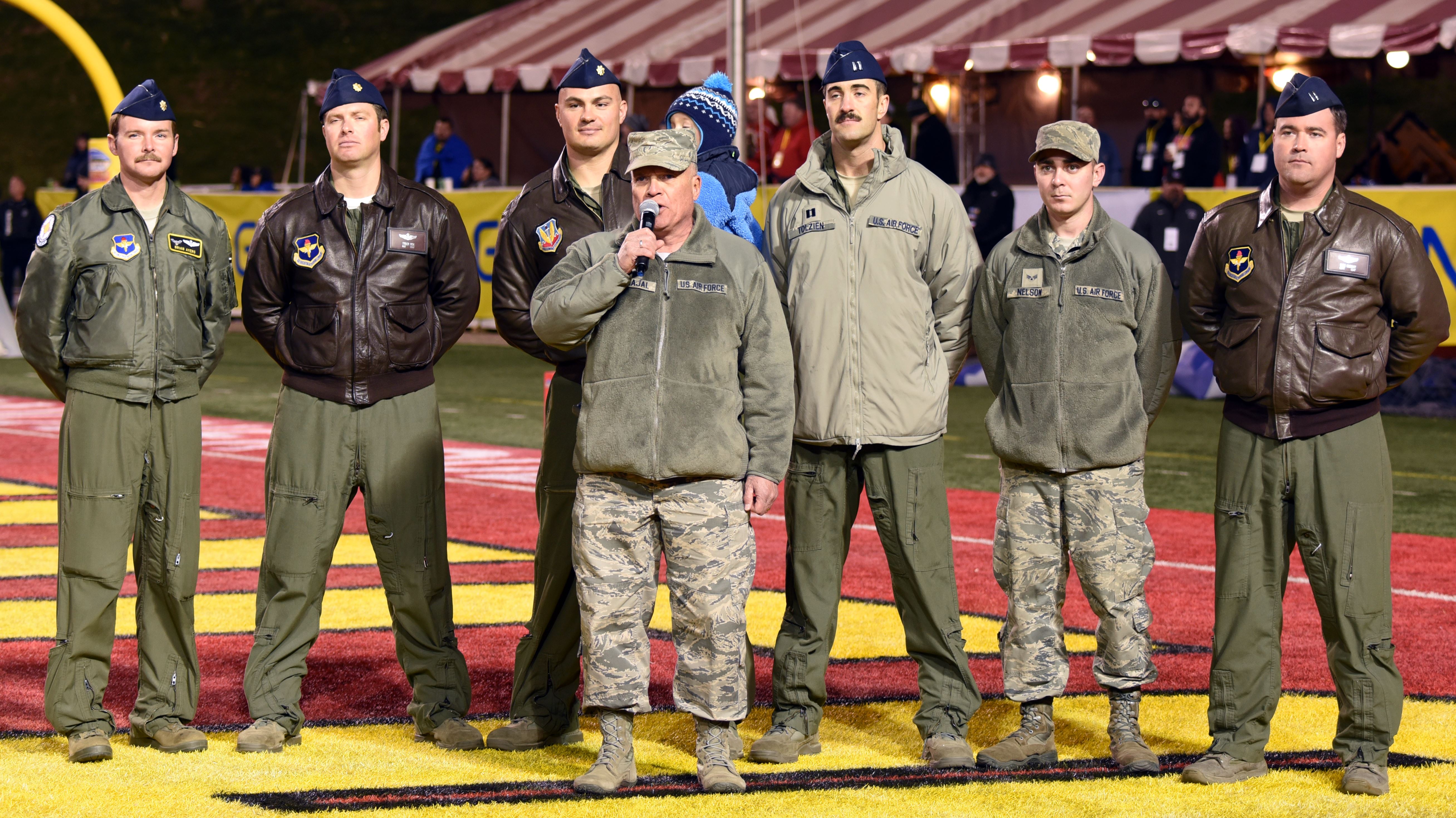Team Kirtland aids the Gildan New Mexico Bowl > Kirtland Air Force Base ...