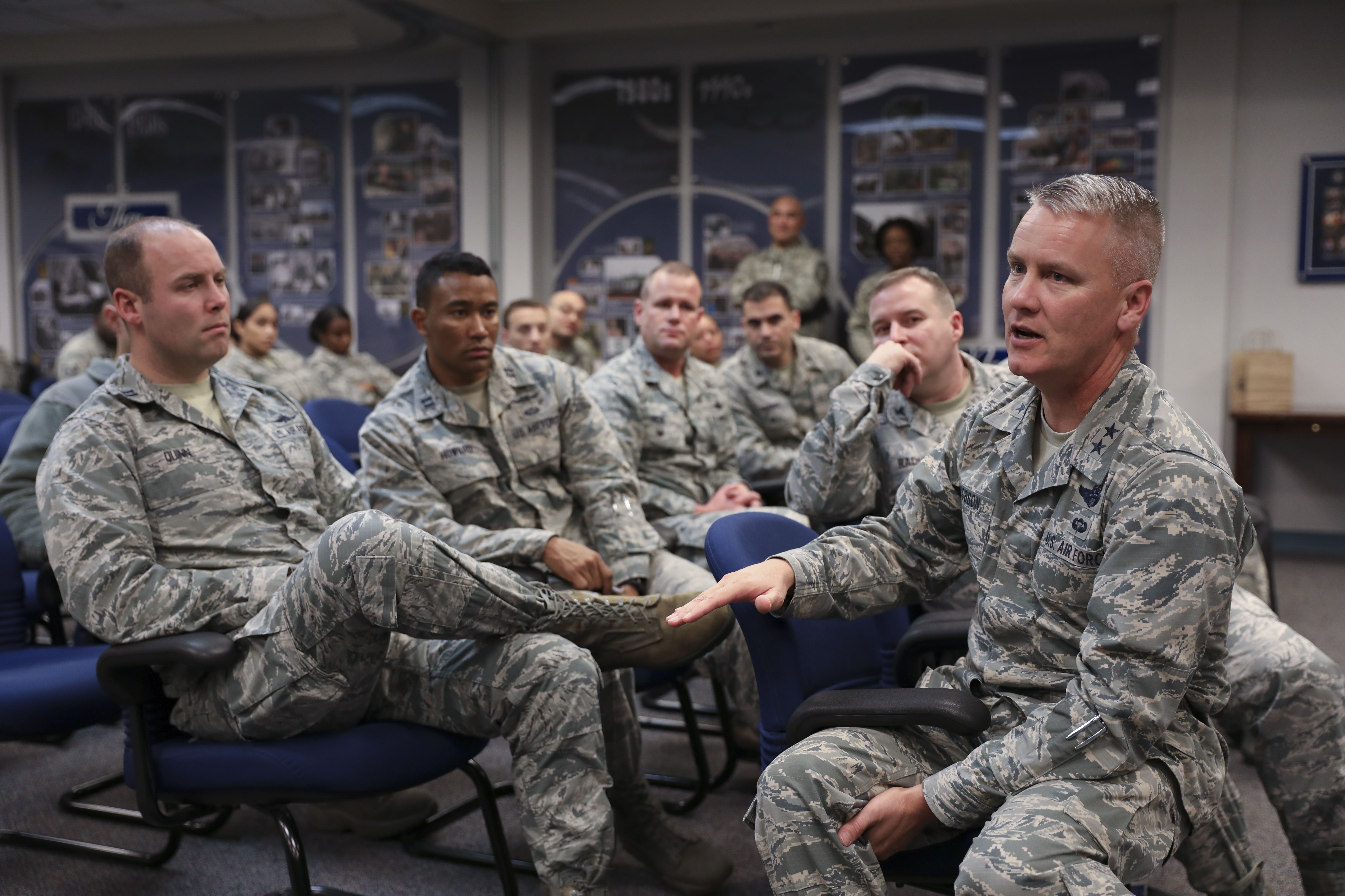 AFDW commander meets with WH Communications Airmen > Air Force District ...