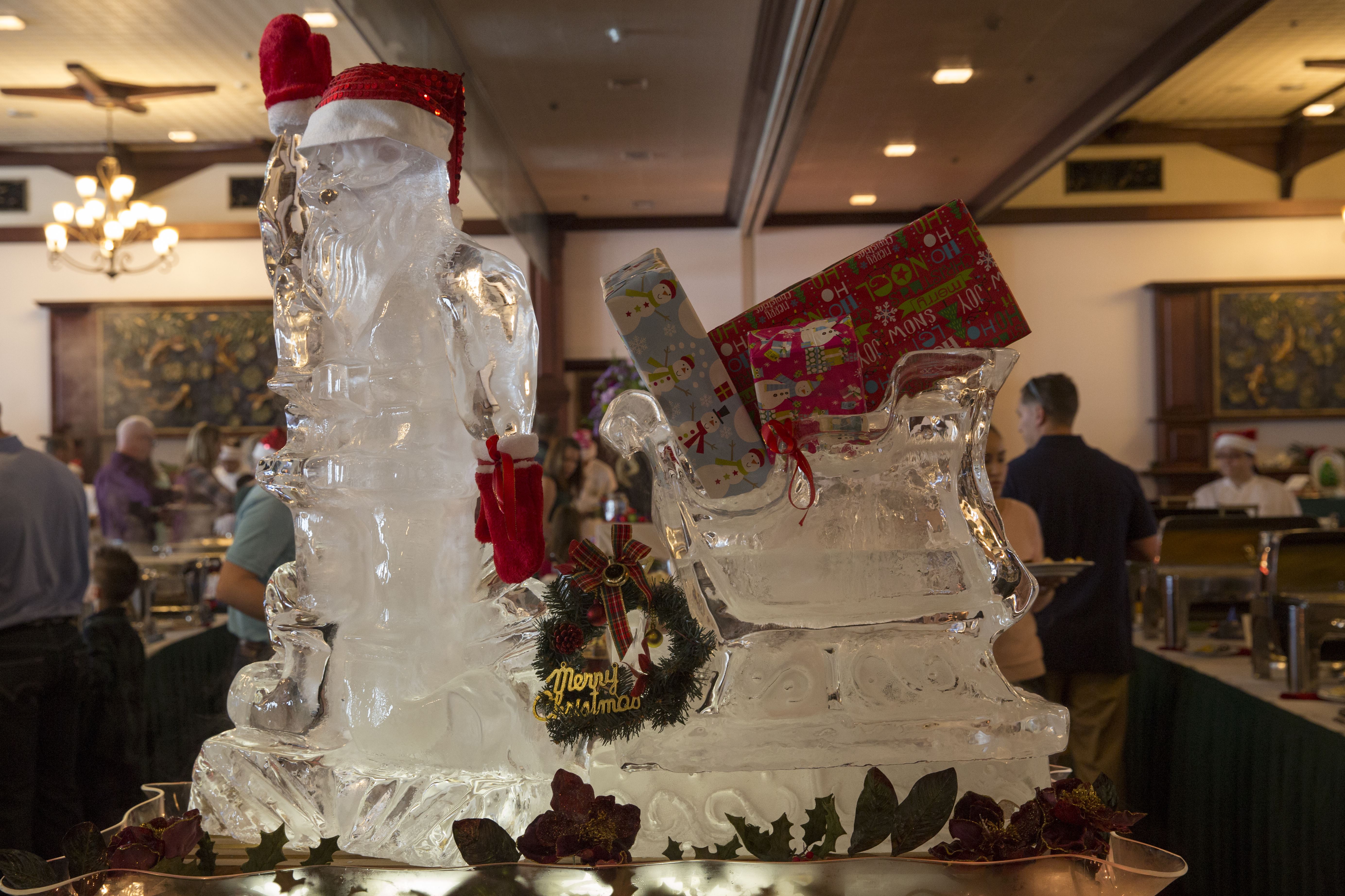 Families dine with Santa at the Butler Officers’ Club > Okinawa Marines ...