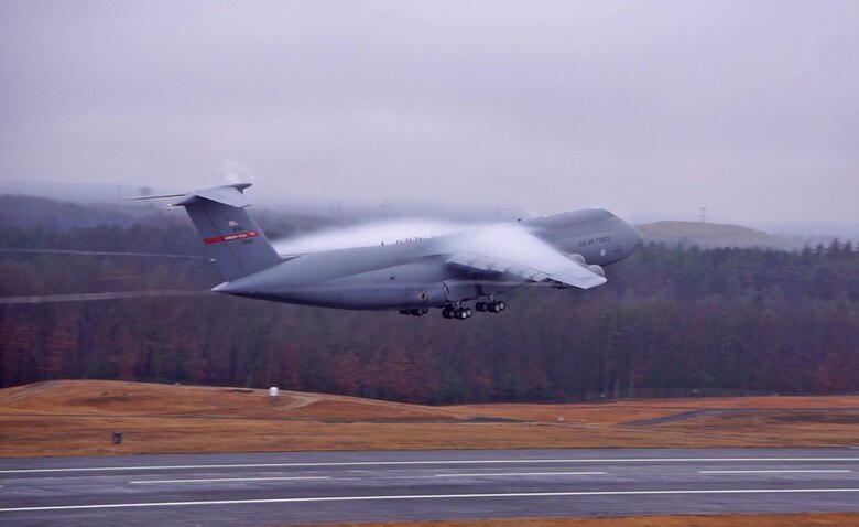 Last C-5B climbs into history > Westover Air Reserve Base > Article Display