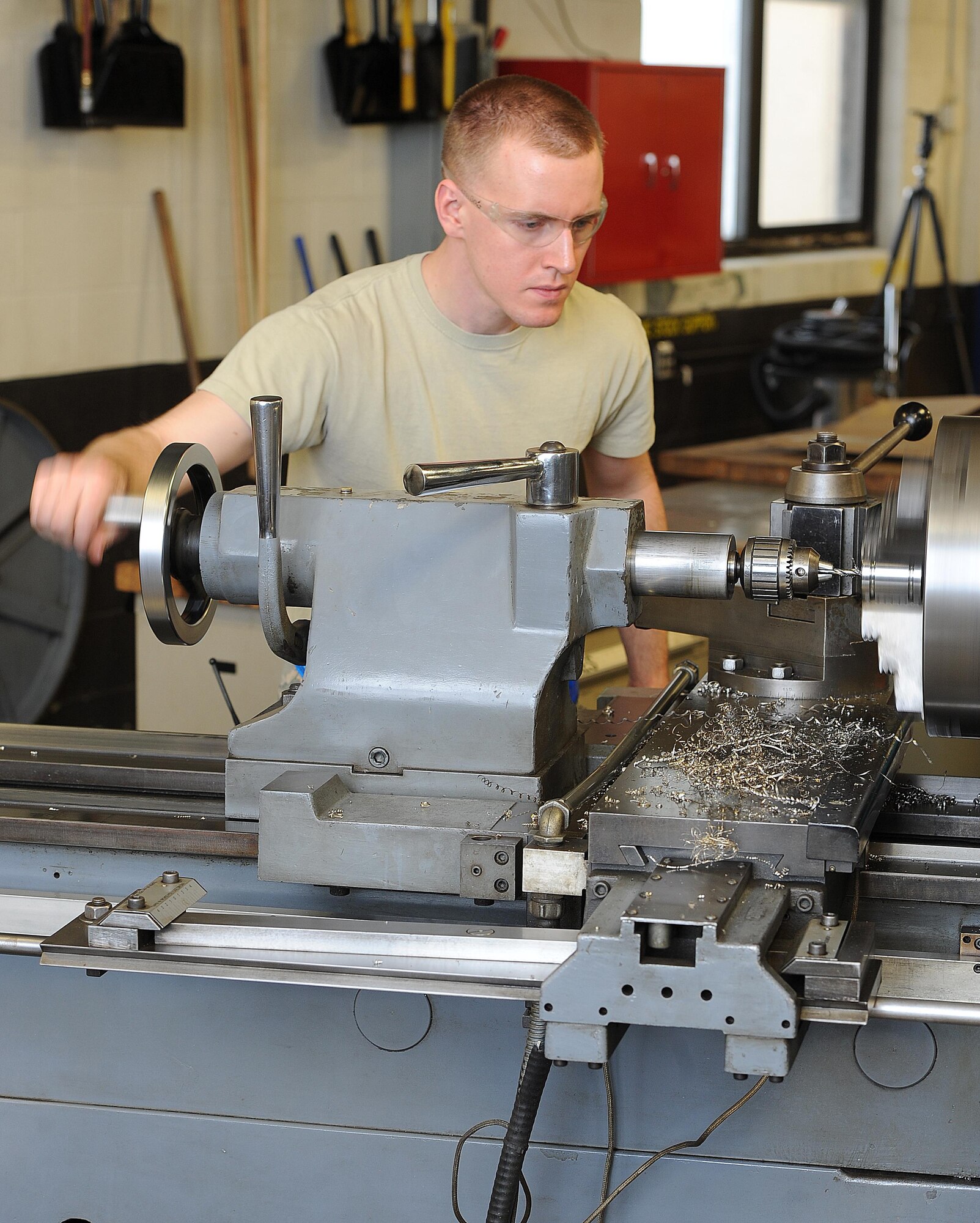 5th Maintenance Squadron: aircraft metals technician > Minot Air Force Base > Article Display