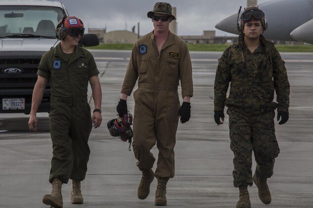 Aviation ordnance Marines ensure aircraft are fit for flight > Marine ...