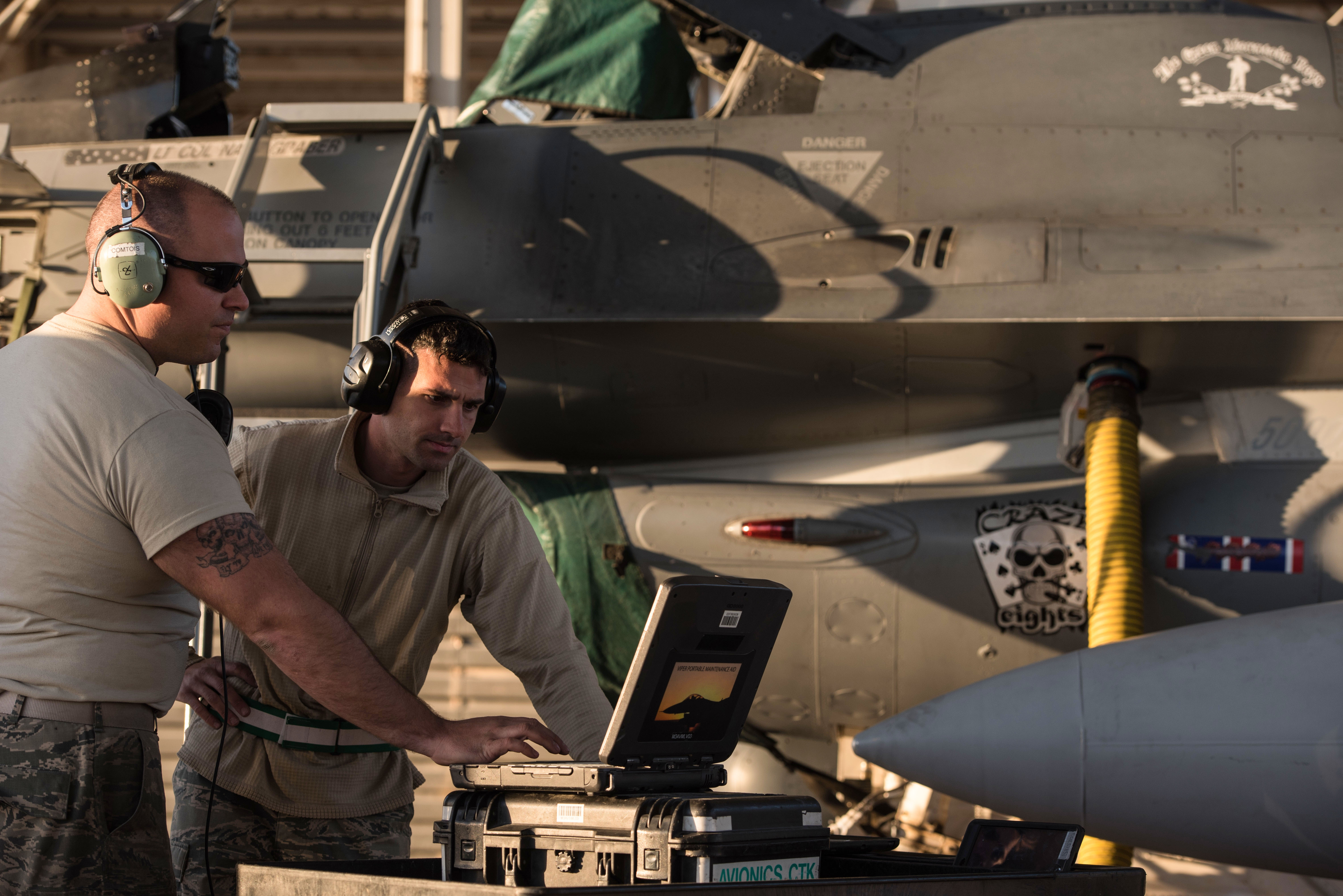 Prepping an F-16 for weapons load