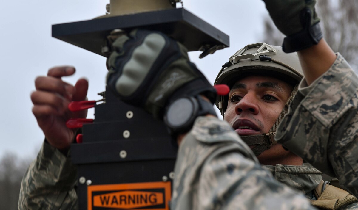 435 CRG puts enjoyment in deployment > Ramstein Air Base > Article Display