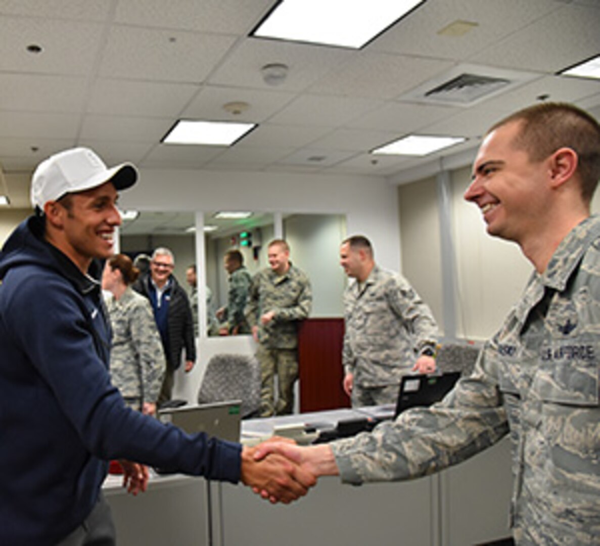 Olympic divers travel to the Top of the World to thank service members ...