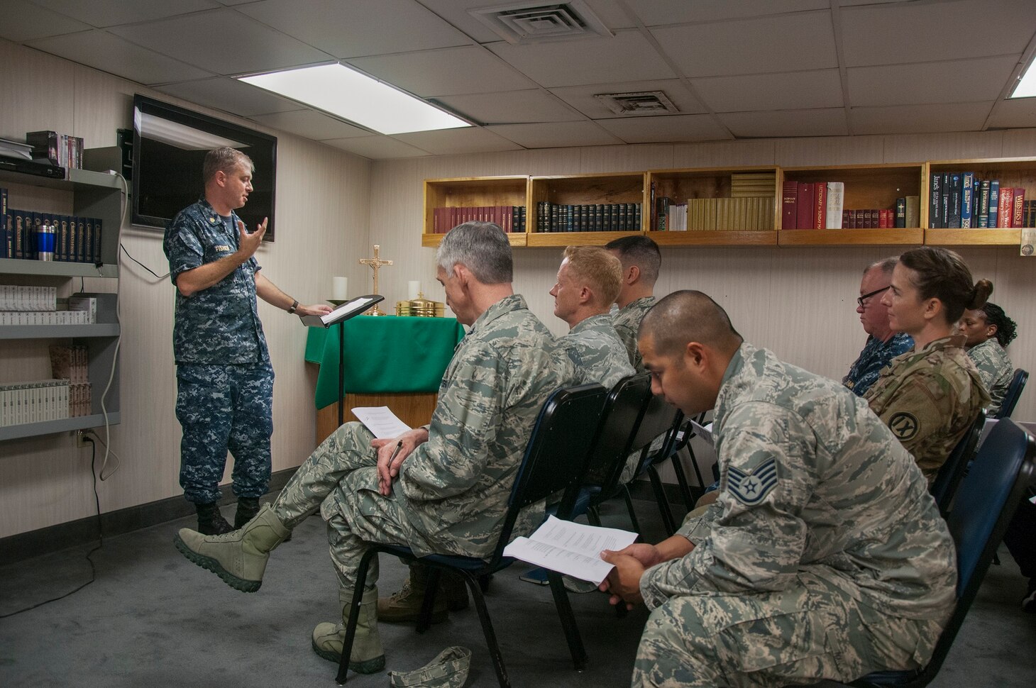 JRM Religious Ministry Team Sharpen Skills aboard Frank Cable > United ...