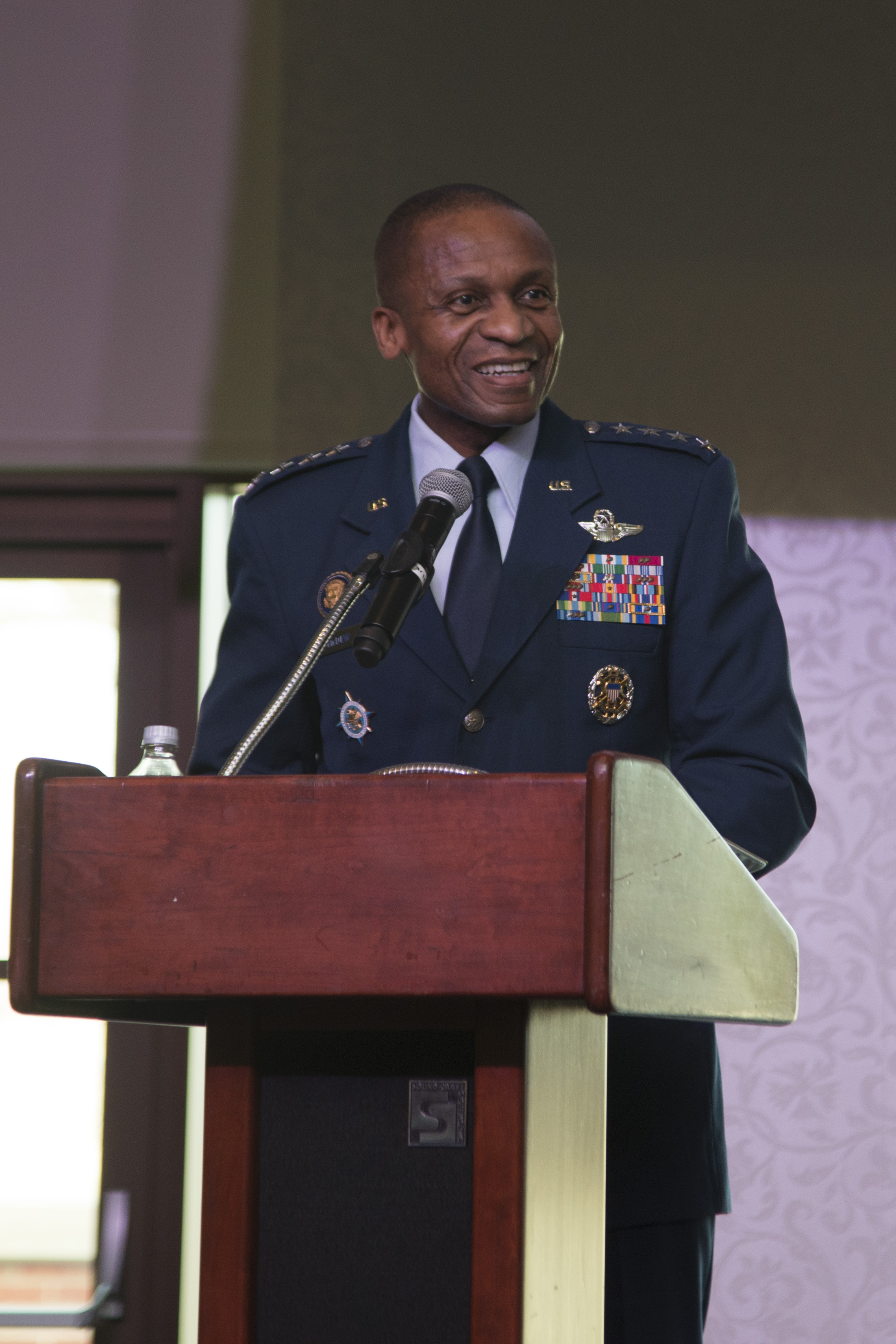 Gen. McDew breaks down barriers in pursuit of excellence > Scott Air ...