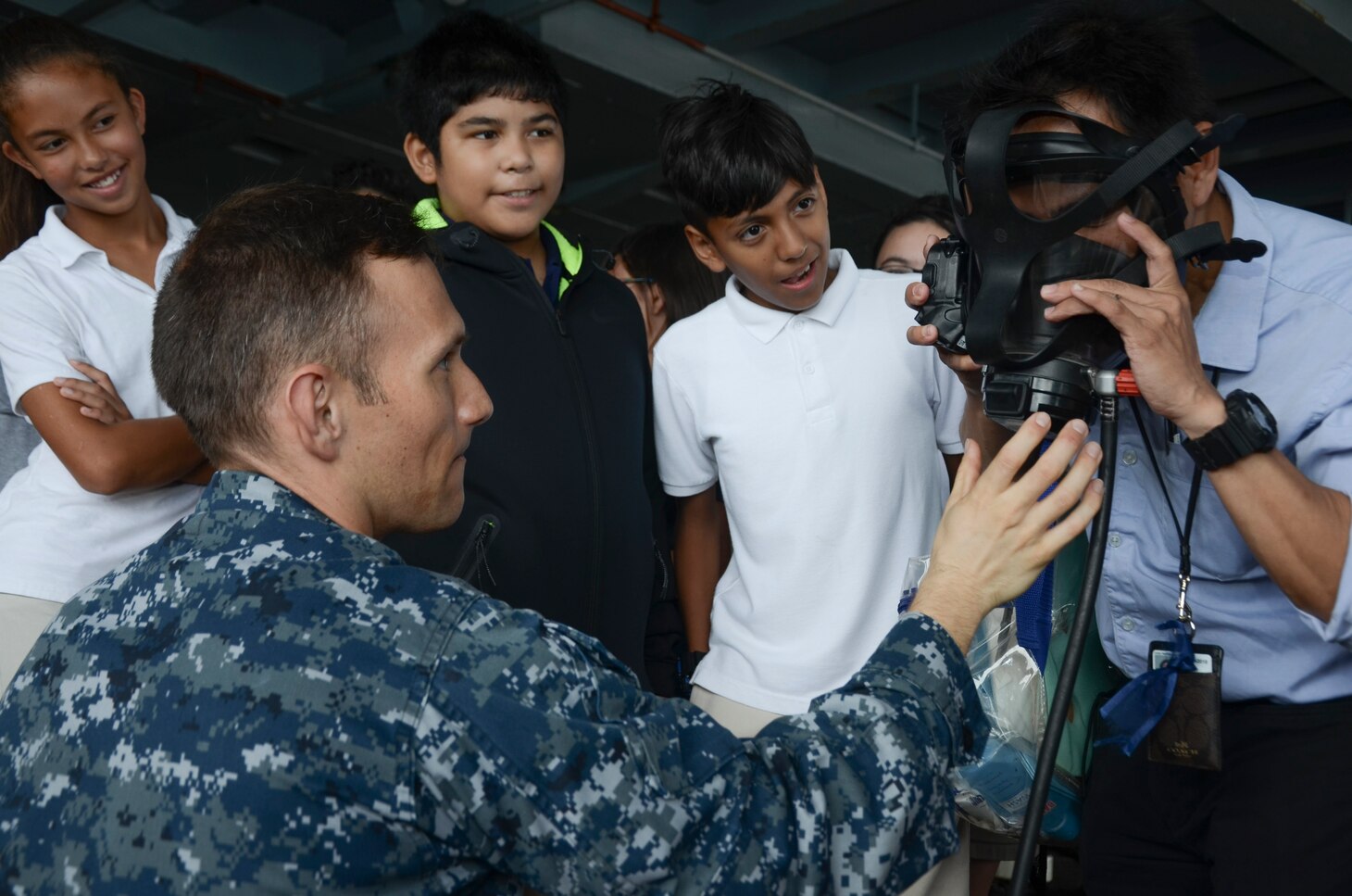 Local Sixth Graders Visit USS Frank Cable > United States Navy ...