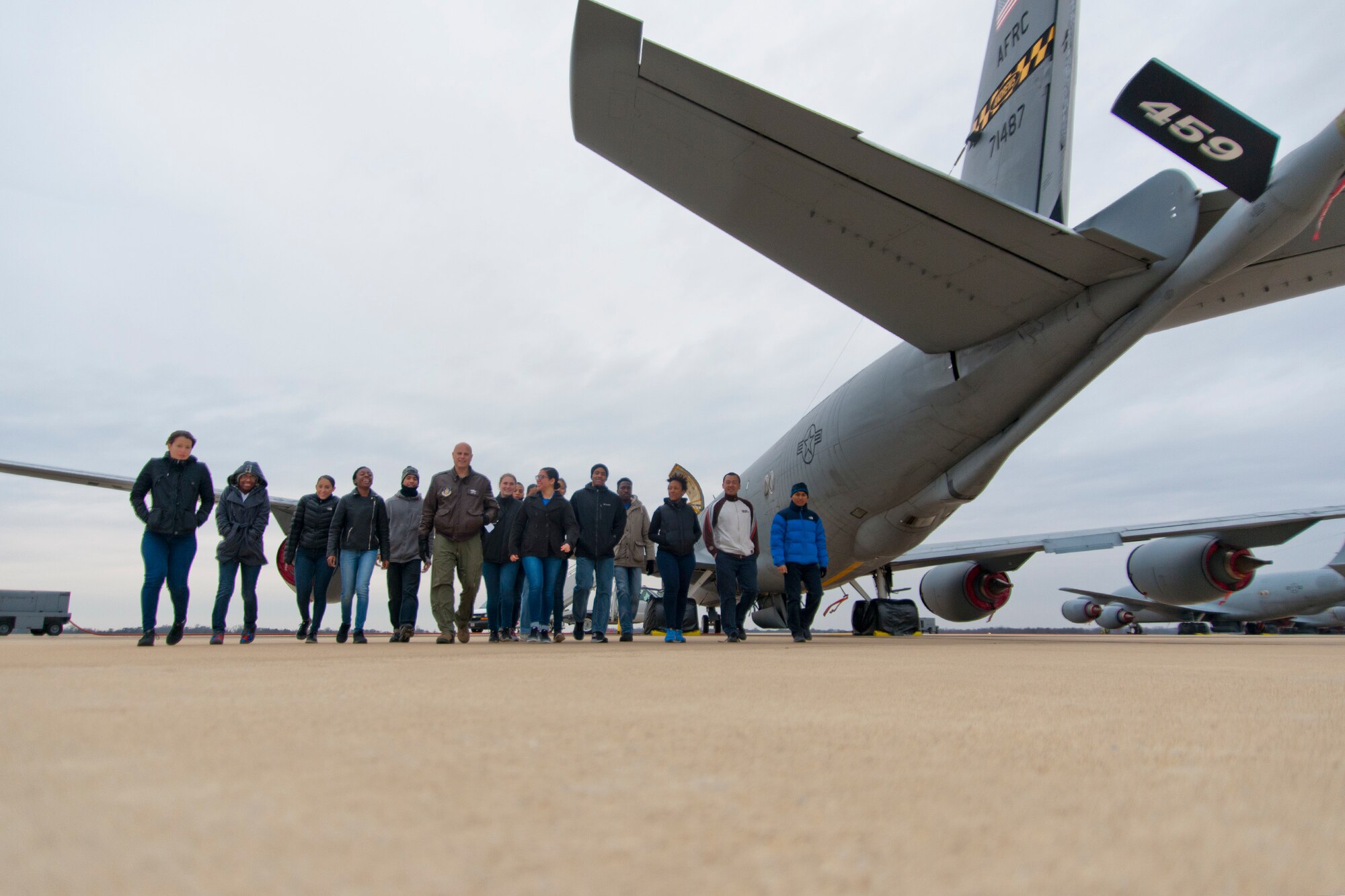 Recruits recieve pilot-guided tour > 459th Air Refueling Wing > Article ...