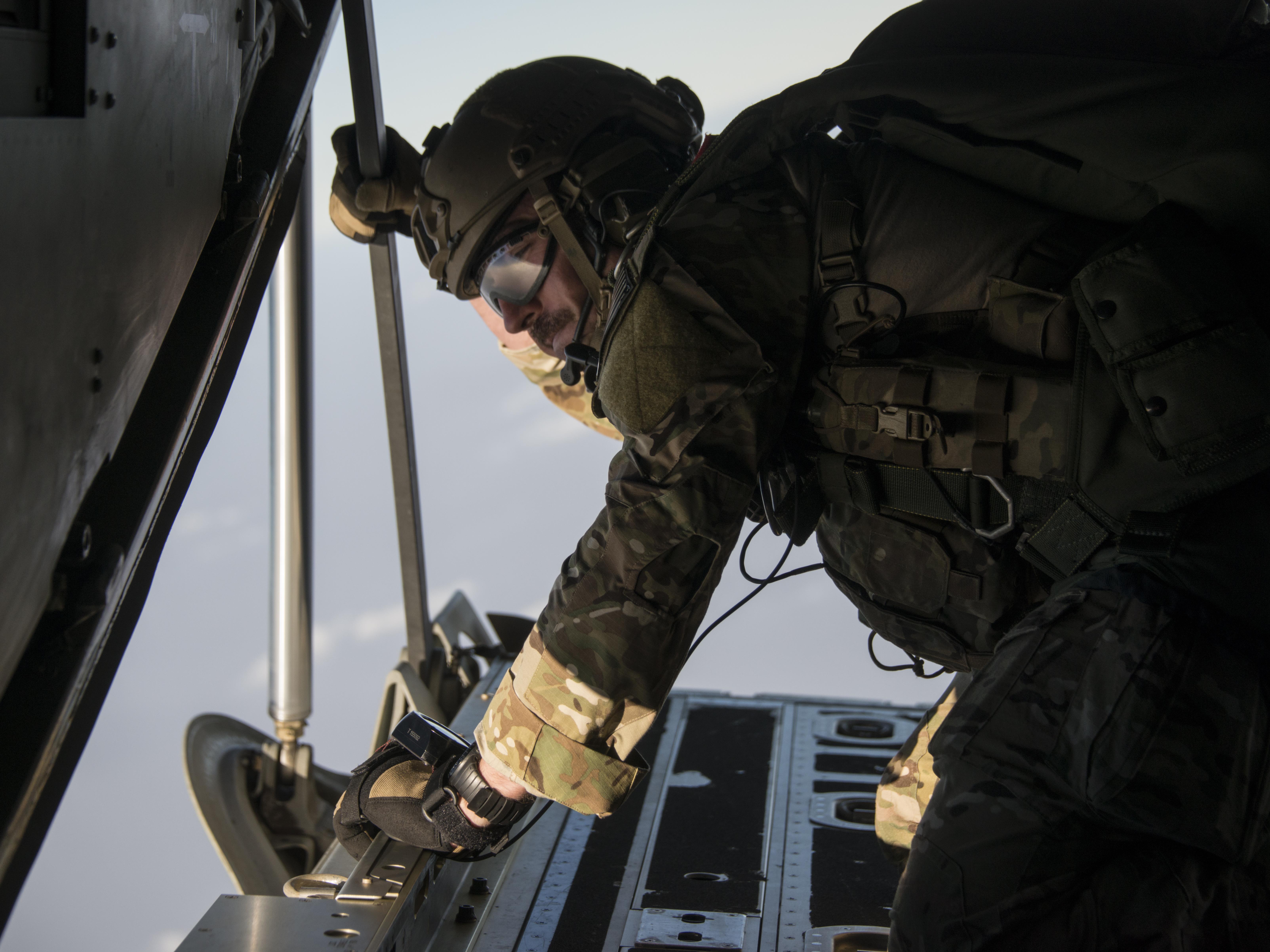 ST conducts freefall training with Royal Thai AF > Air Force Special ...