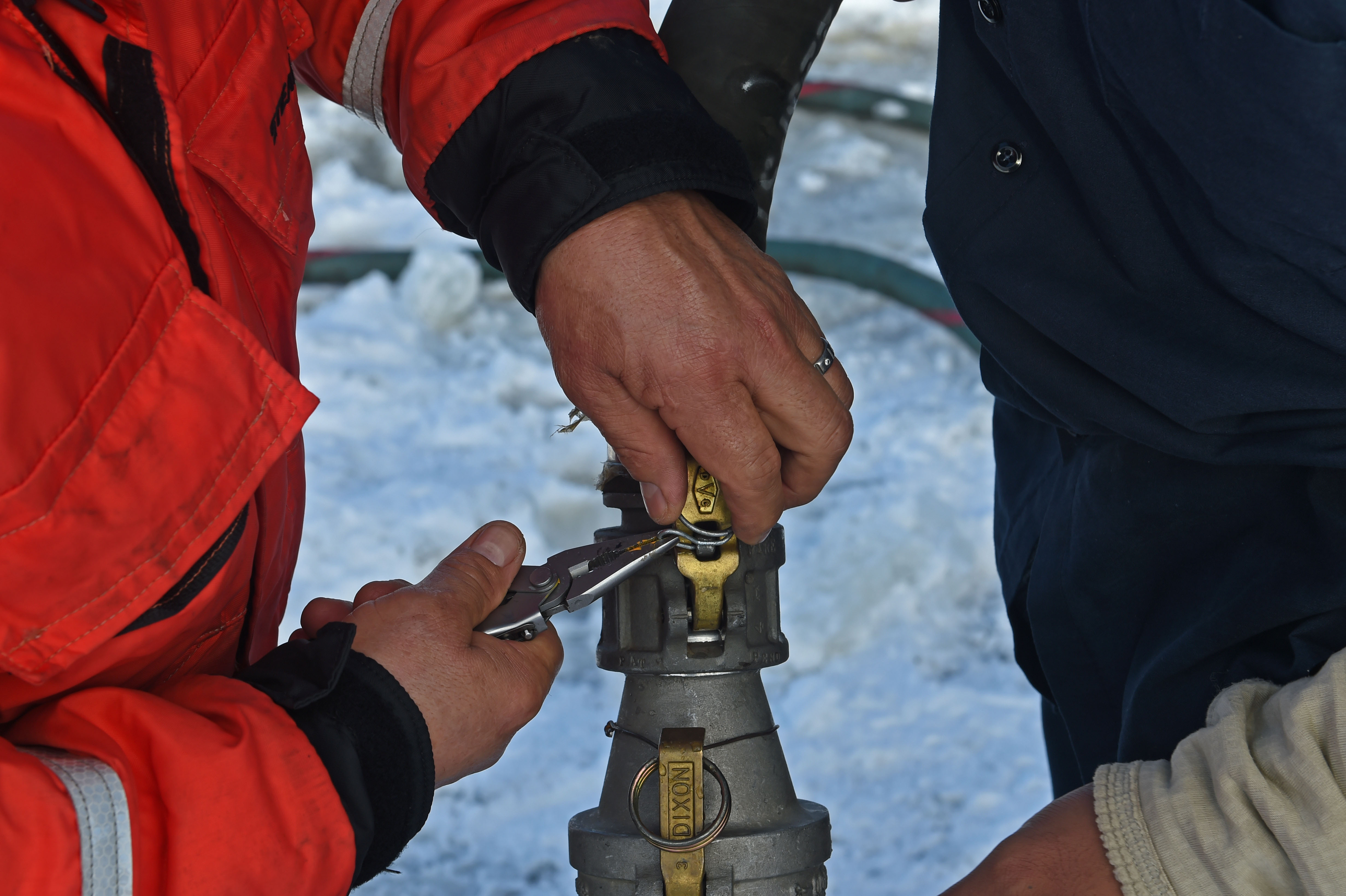 Joint arctic spill response training brings agencies together > Joint ...