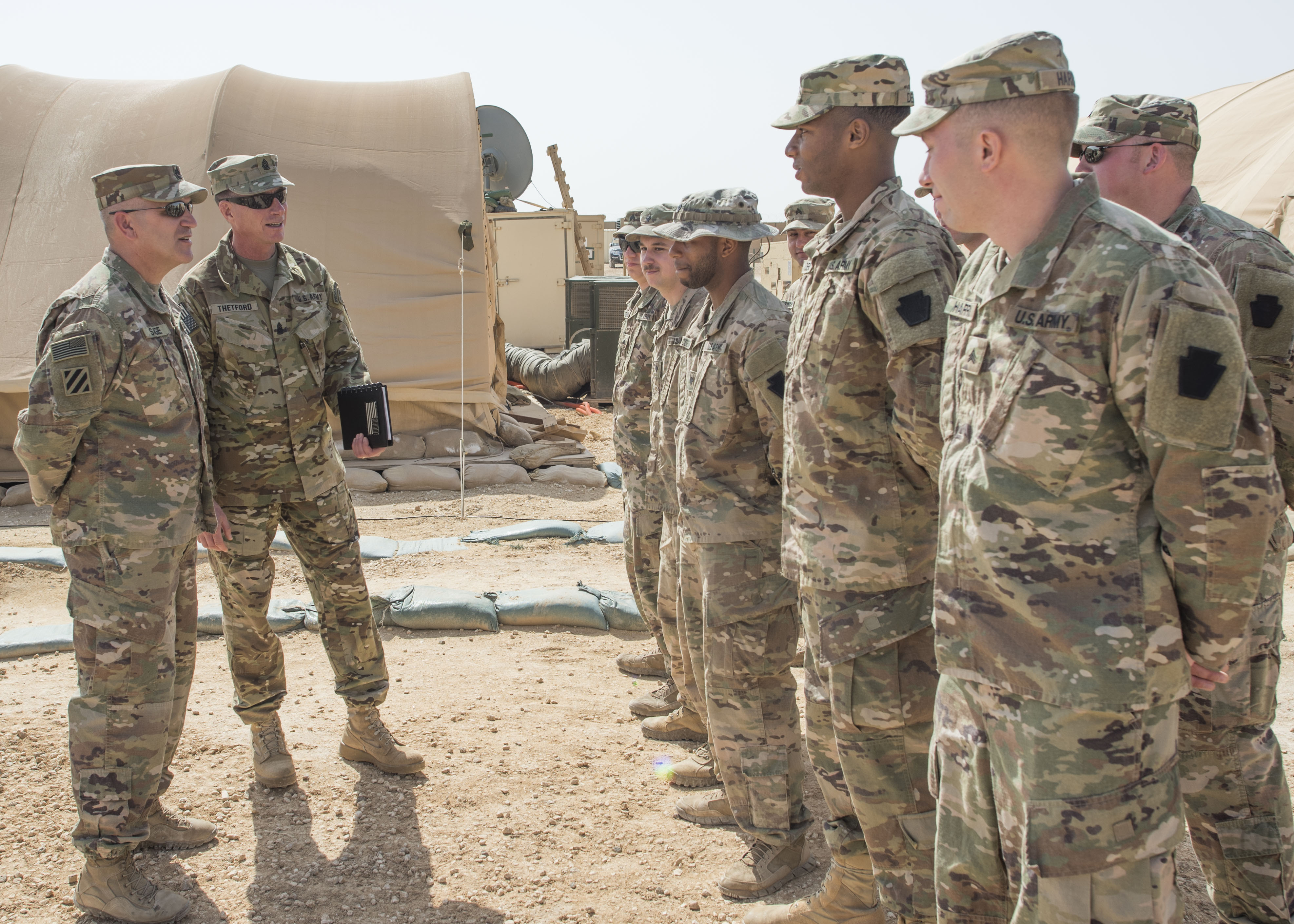 CSM William Thetford, U. S. Central Command, meets with U. S. Troops