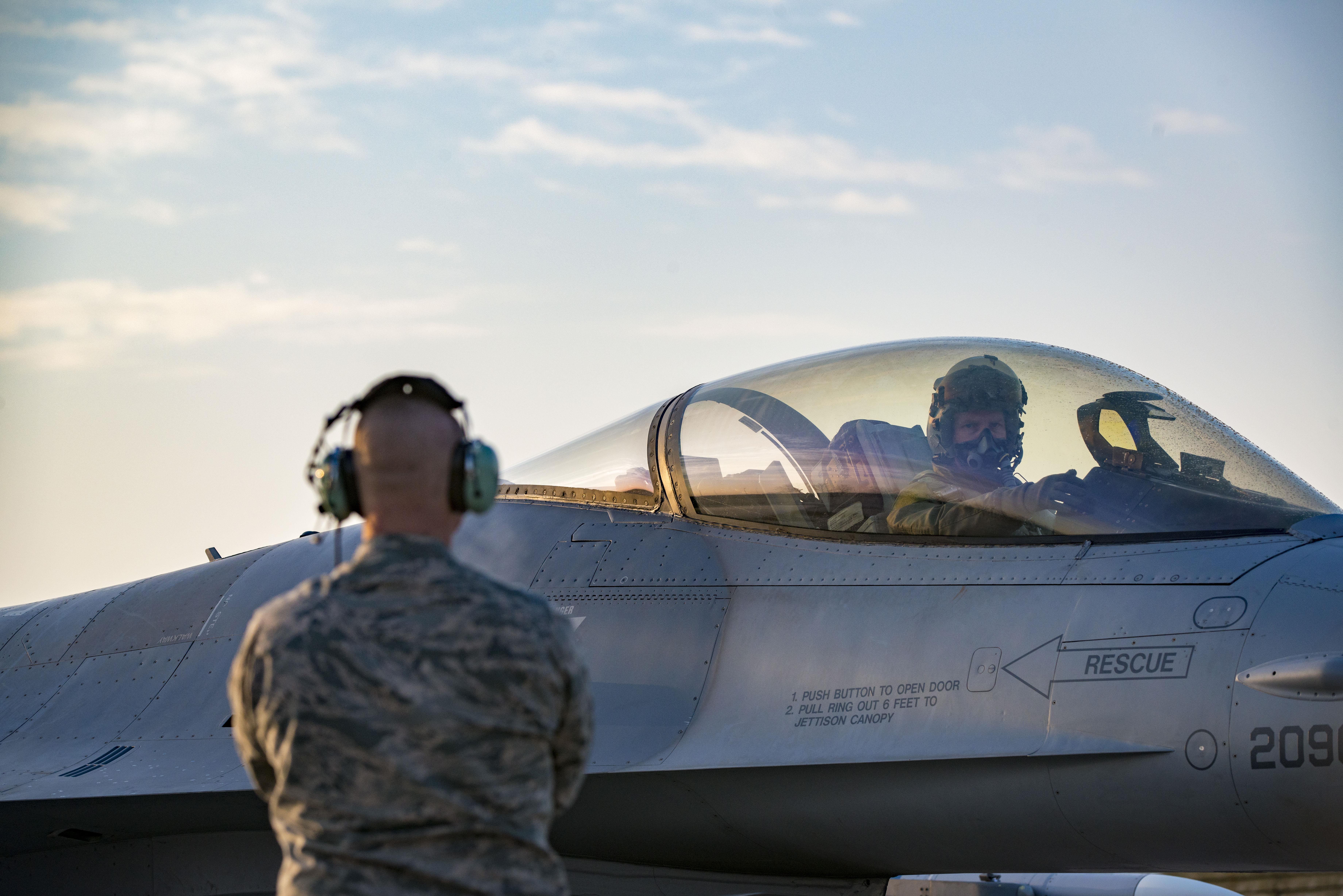 It takes a village: Diverse team trains JTAC candidate > Aviano Air ...