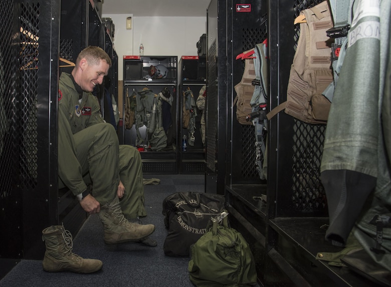 Aircrew flight equipment sustains F-16 pilot lives > Misawa Air Base ...