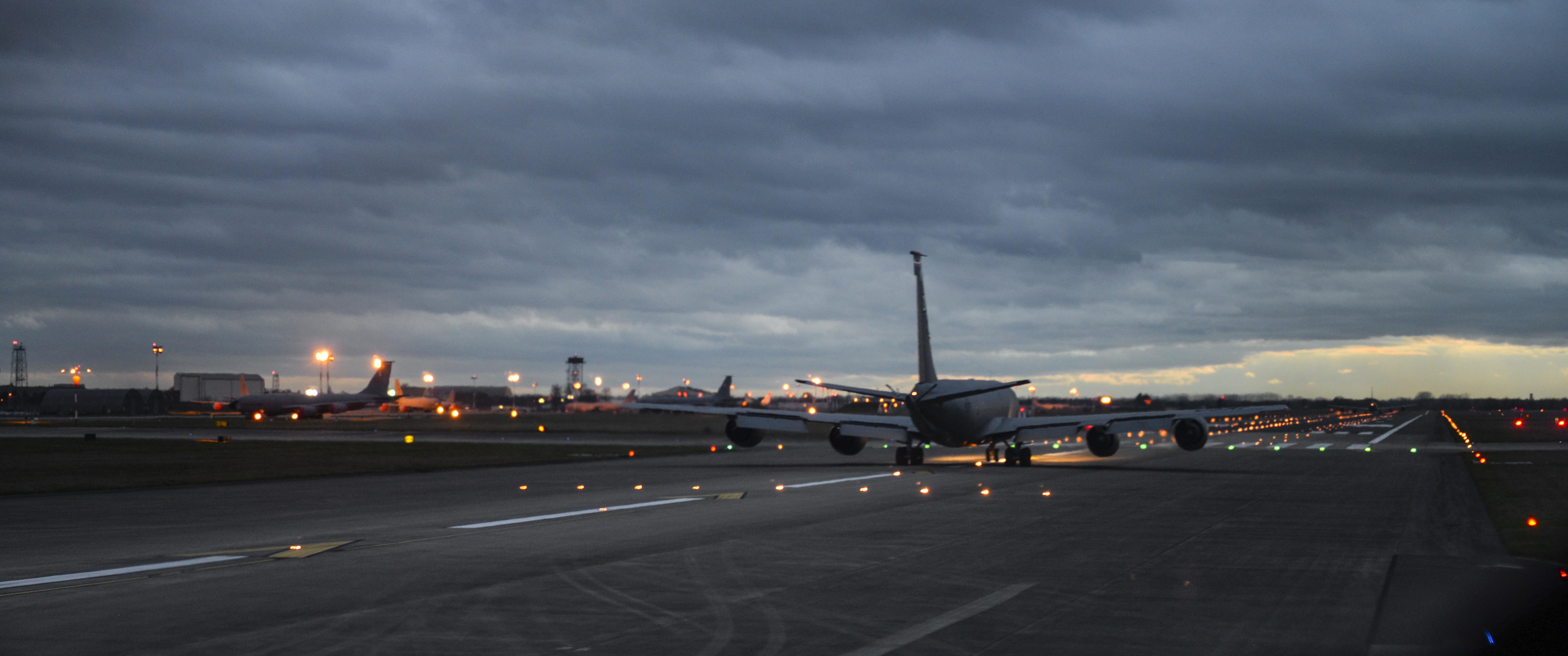 100th ARW enables SECDEF global reach > Royal Air Force Mildenhall ...