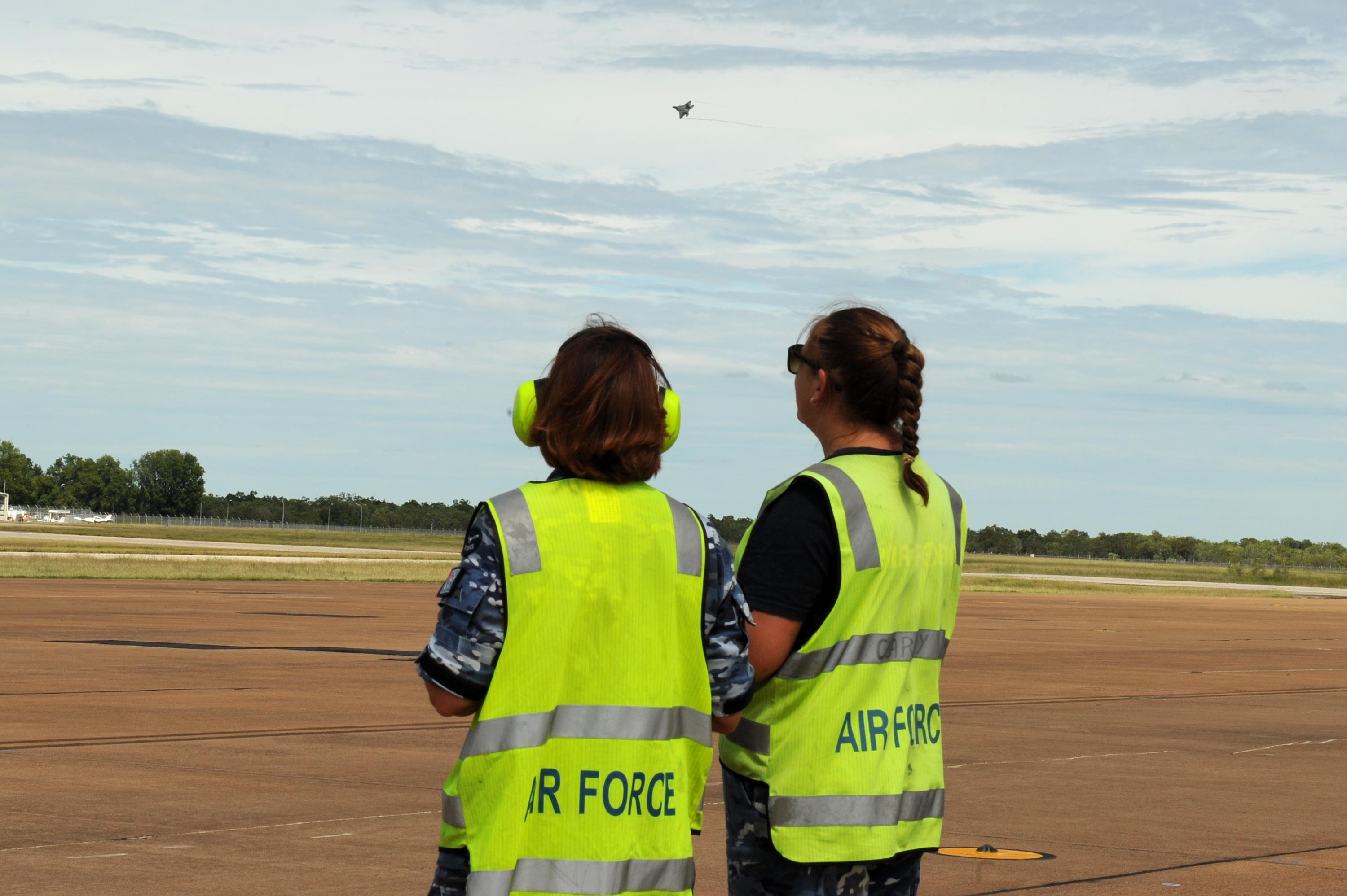 U.S., RAAF fighter squadron leaders discuss EAC joint training ...