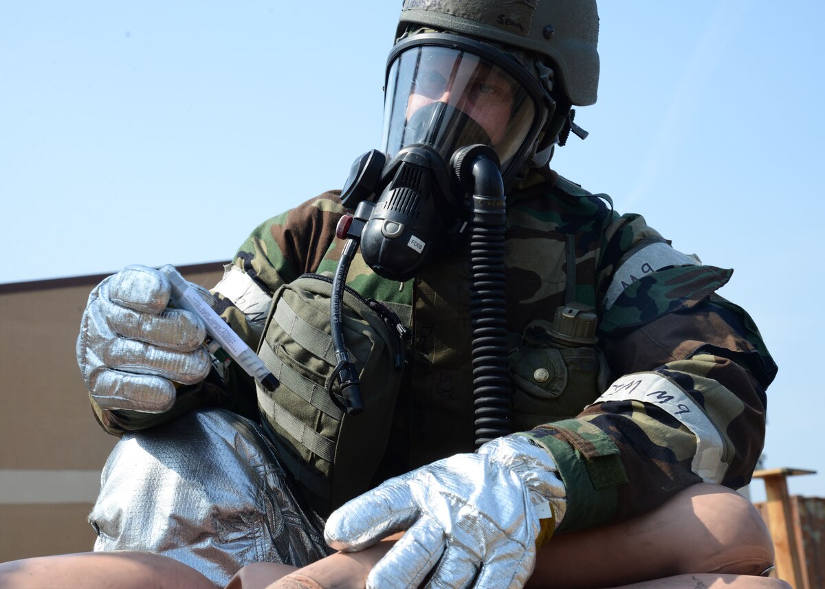 BH 17-1: Personnel decon suits > Osan Air Base > Article Display