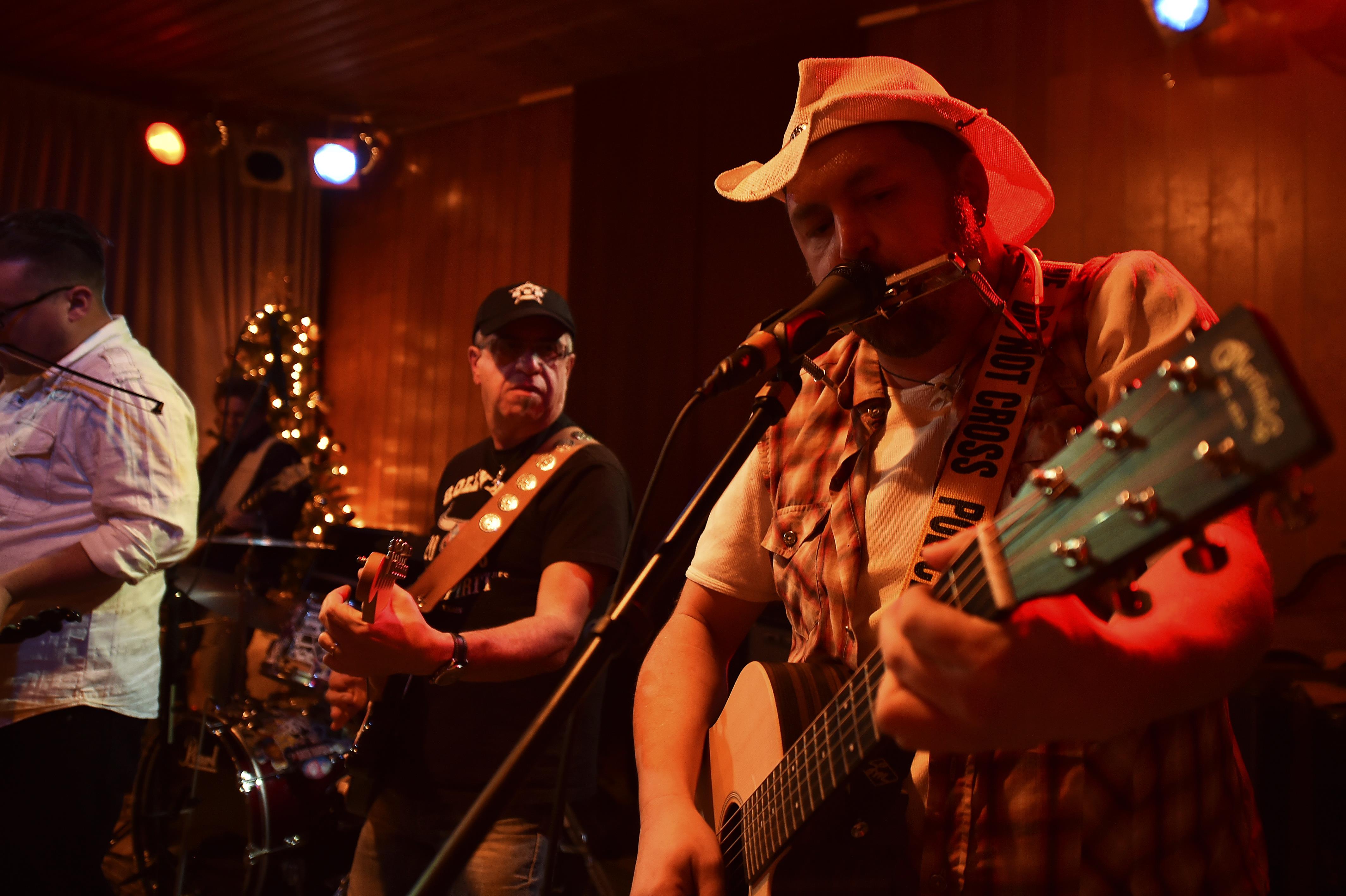 Americans, Germans pair up to rock out > Ramstein Air Base > Display