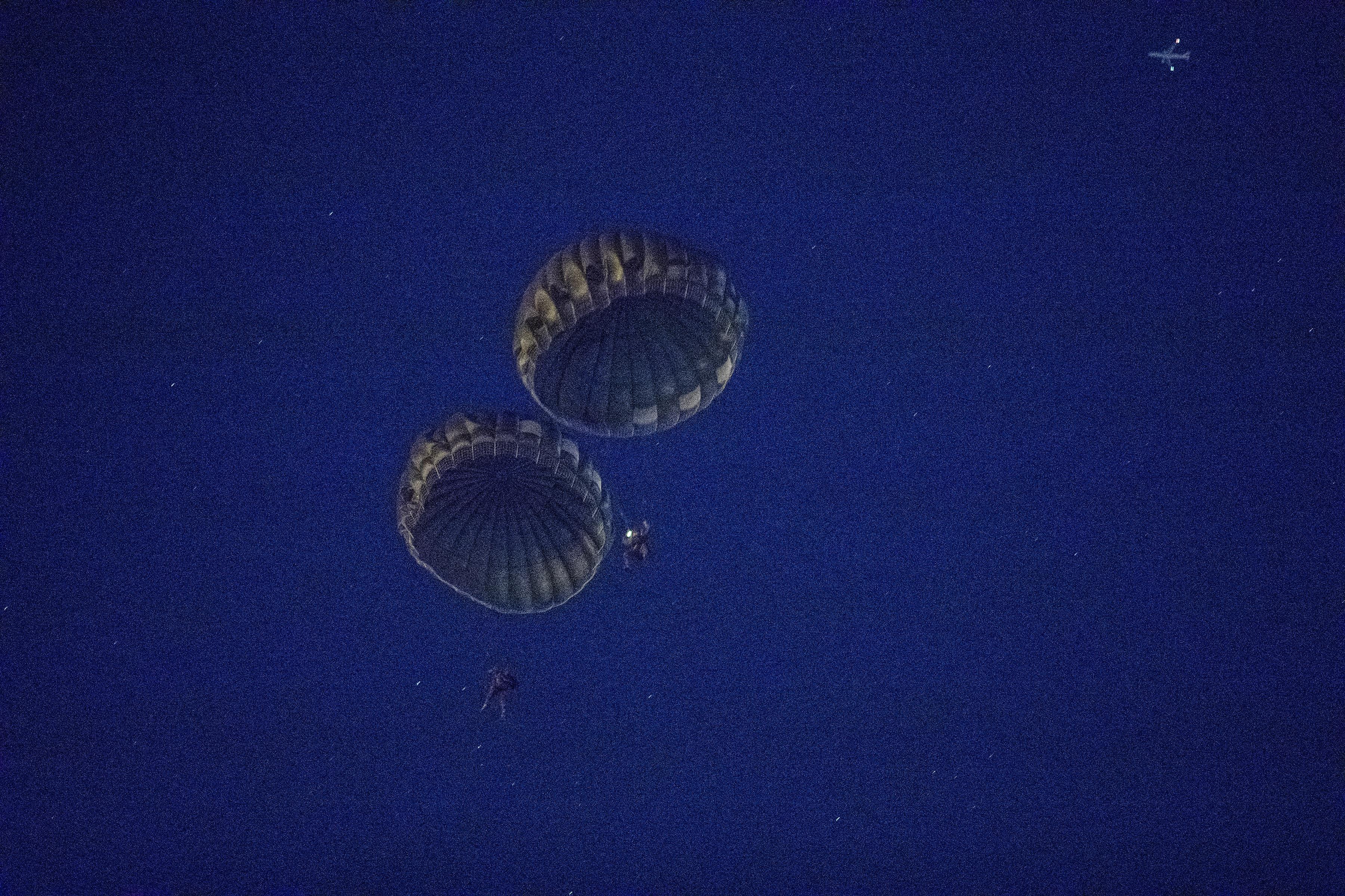 Airmen, Marines work together during jump week > Pacific Air Forces ...