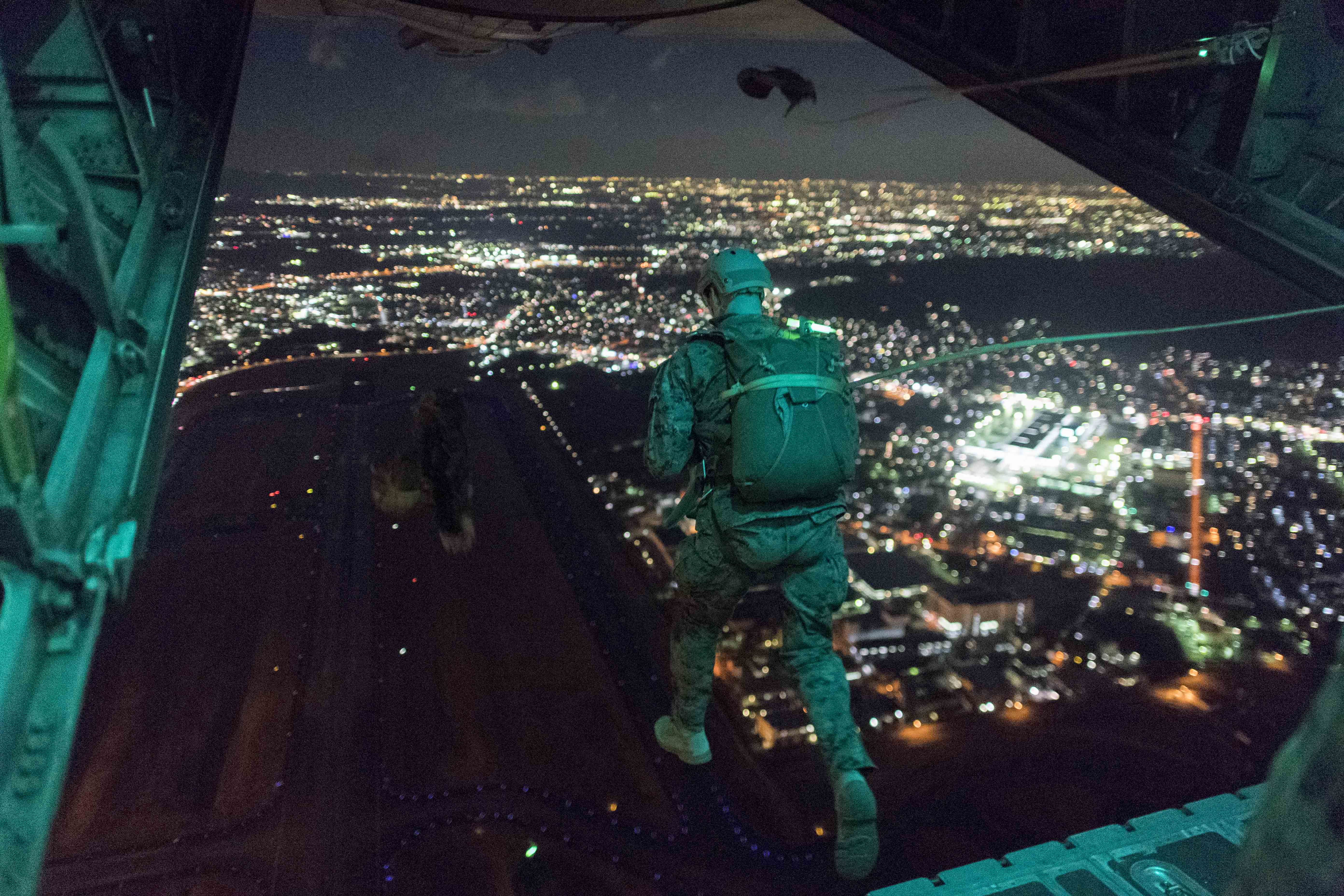 Airmen, Marines work together during jump week > Pacific Air Forces ...