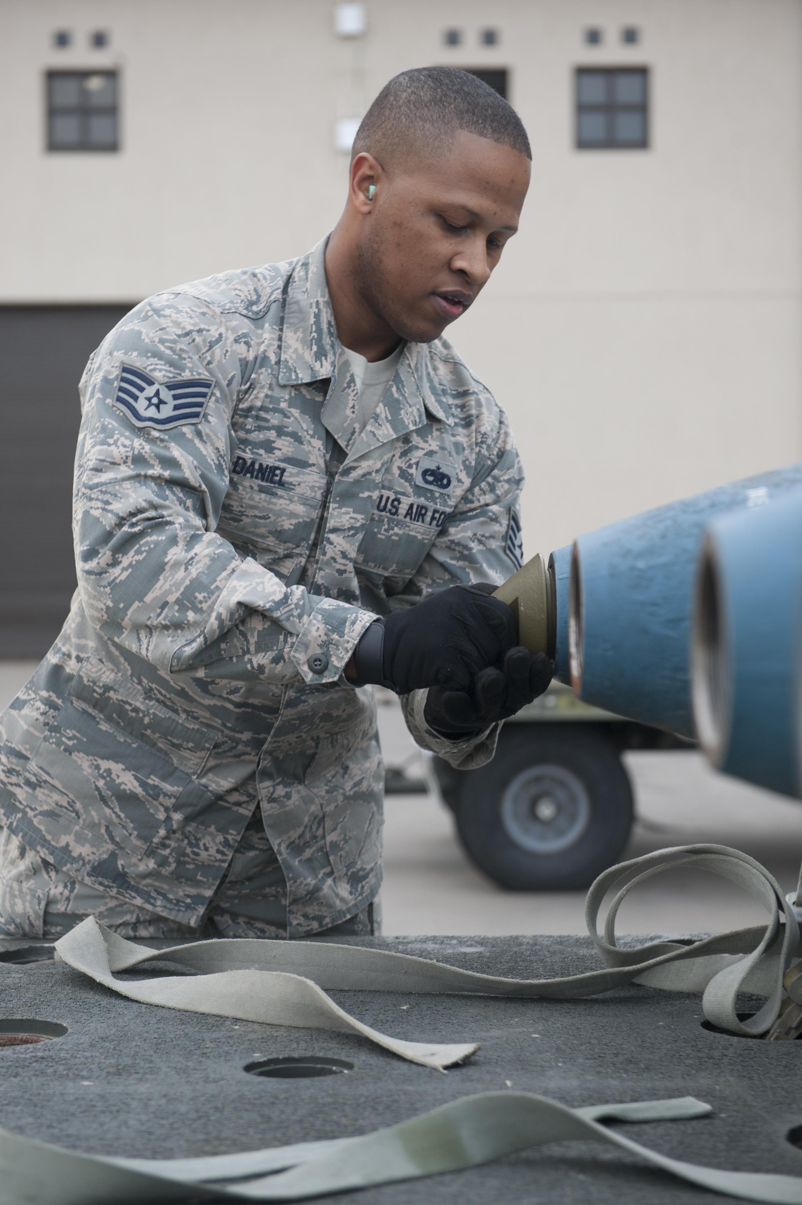 7 MUNS showcases readiness in quarterly bomb build competition