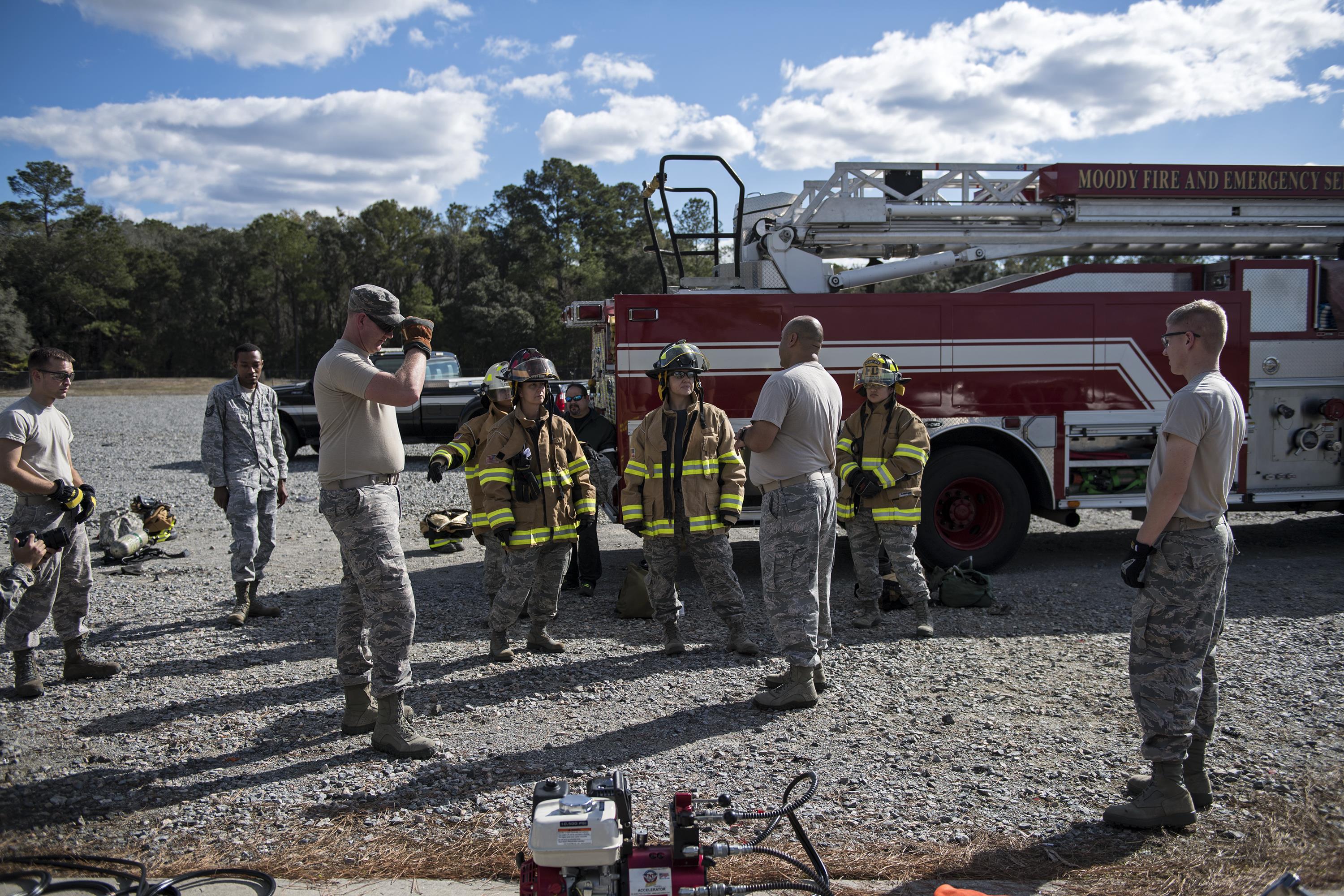 Firefighters teach jaws of life lessons > Moody Air Force Base ...