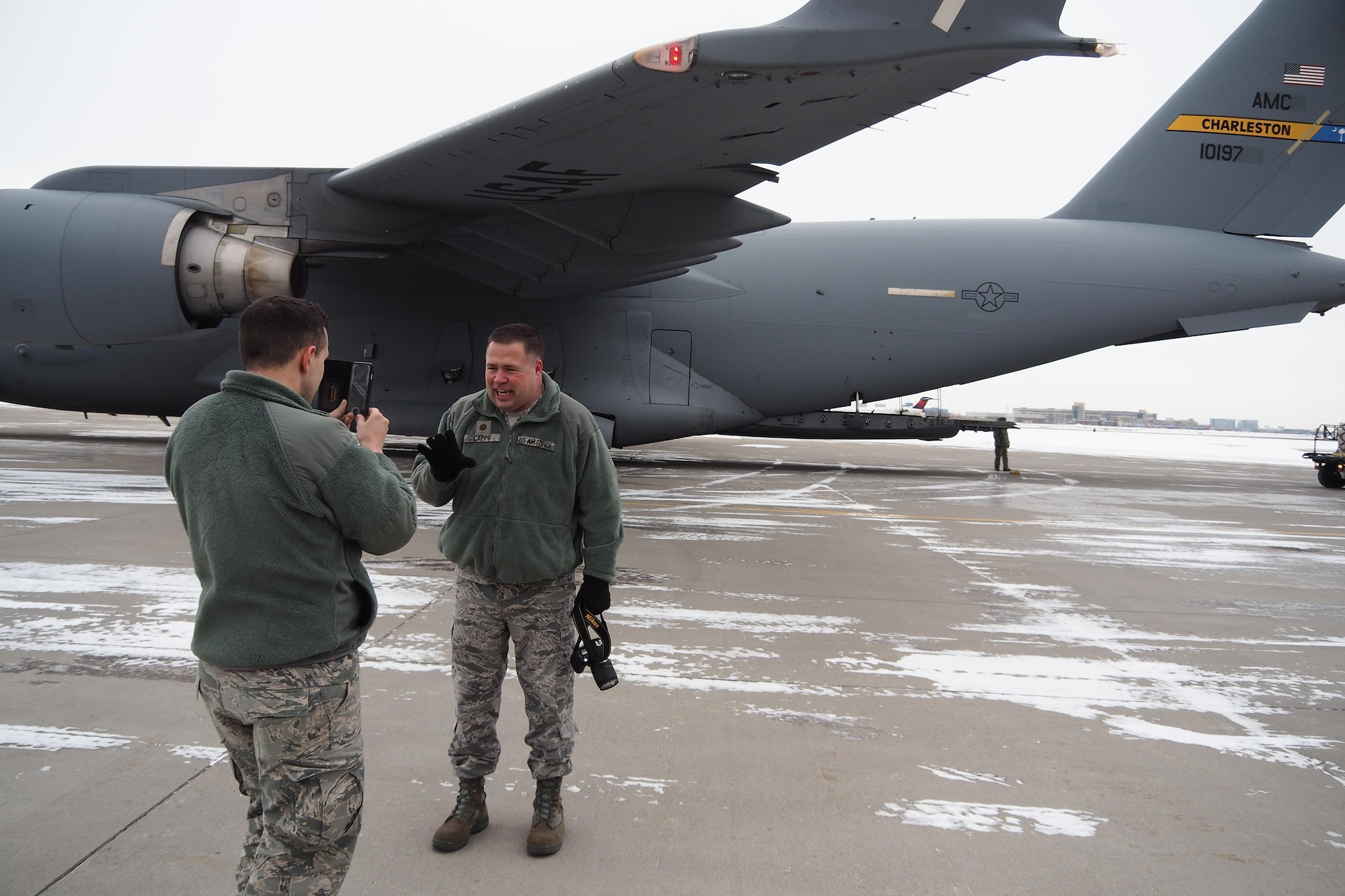 27 APS loads humanitarian cargo bound for Iraq > Minneapolis-St Paul ...