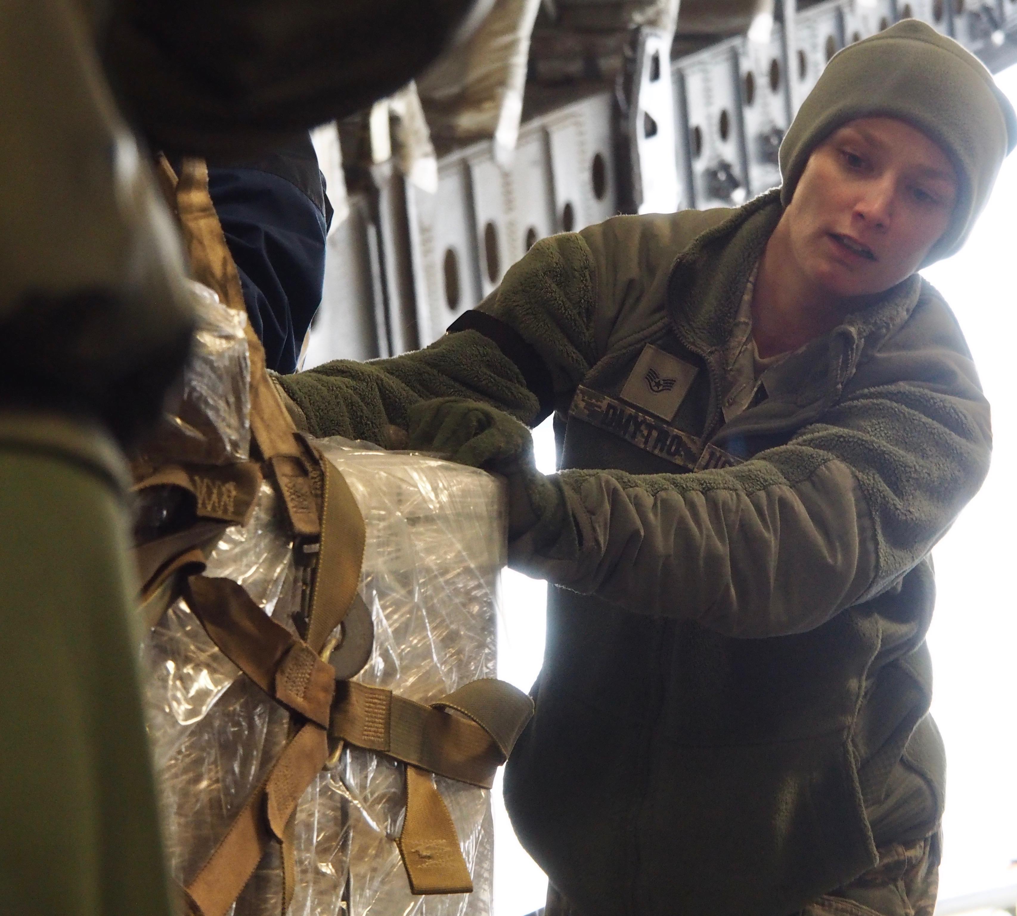 27 APS loads humanitarian cargo bound for Iraq > Minneapolis-St Paul ...