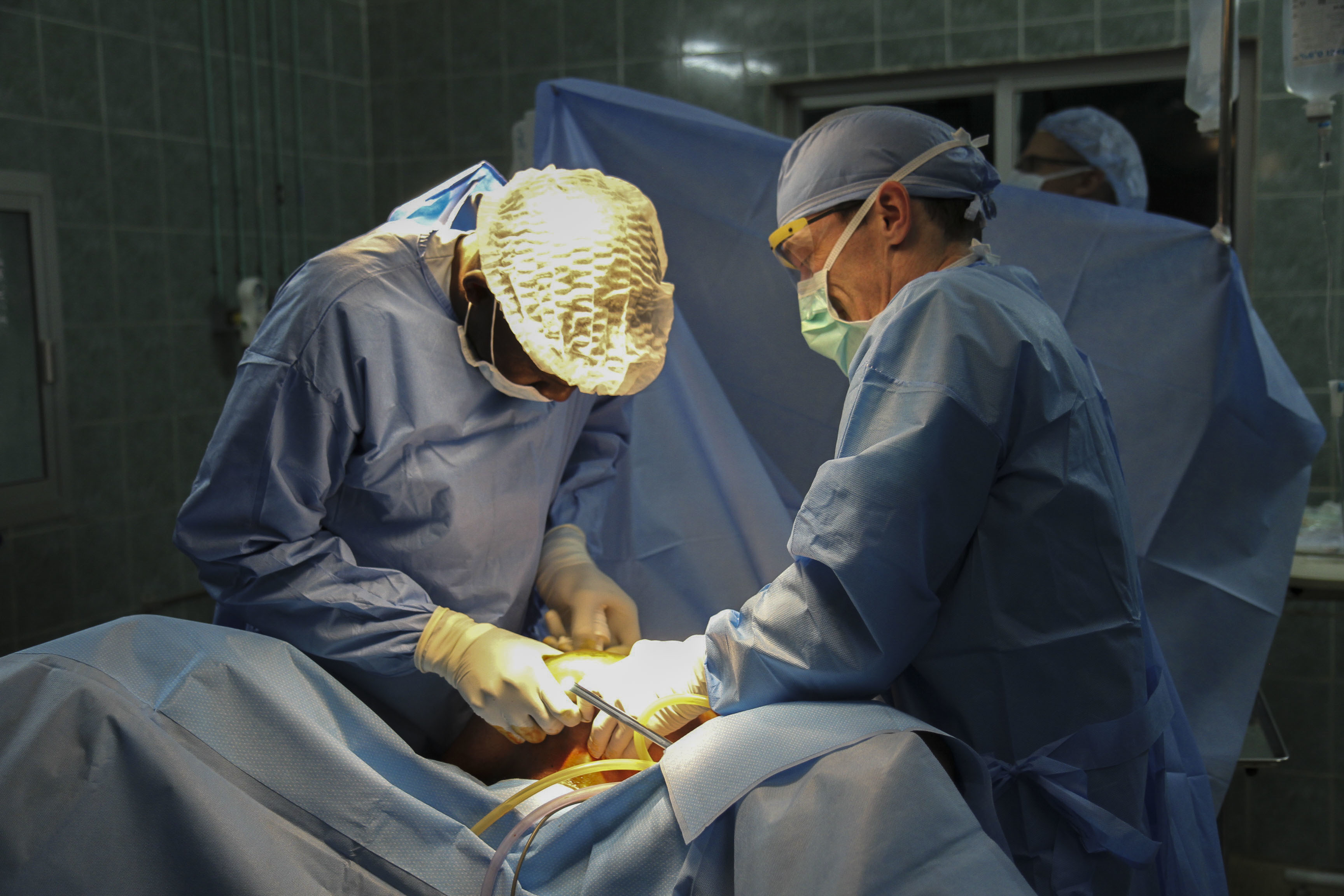 American, Senegalese medical professionals treat patients, hone skills