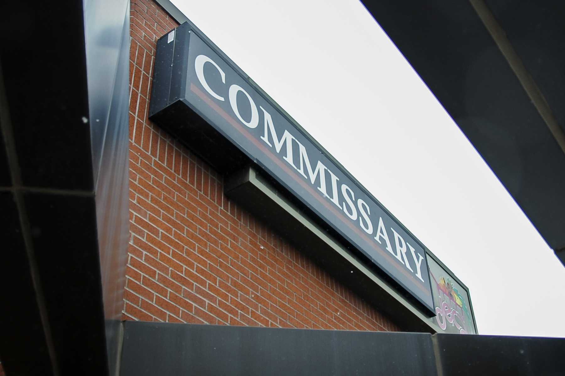 Commissary offers scholarships